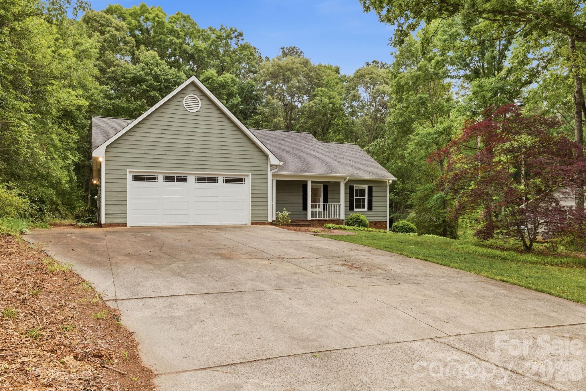 4804 Elmhurst Drive NE, Hickory, NC - photo 1 of 40