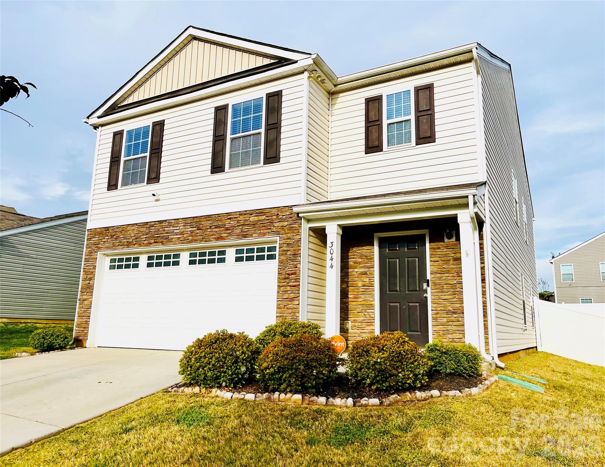 Photo 2 of 3044 Winesap Drive, Dallas, NC