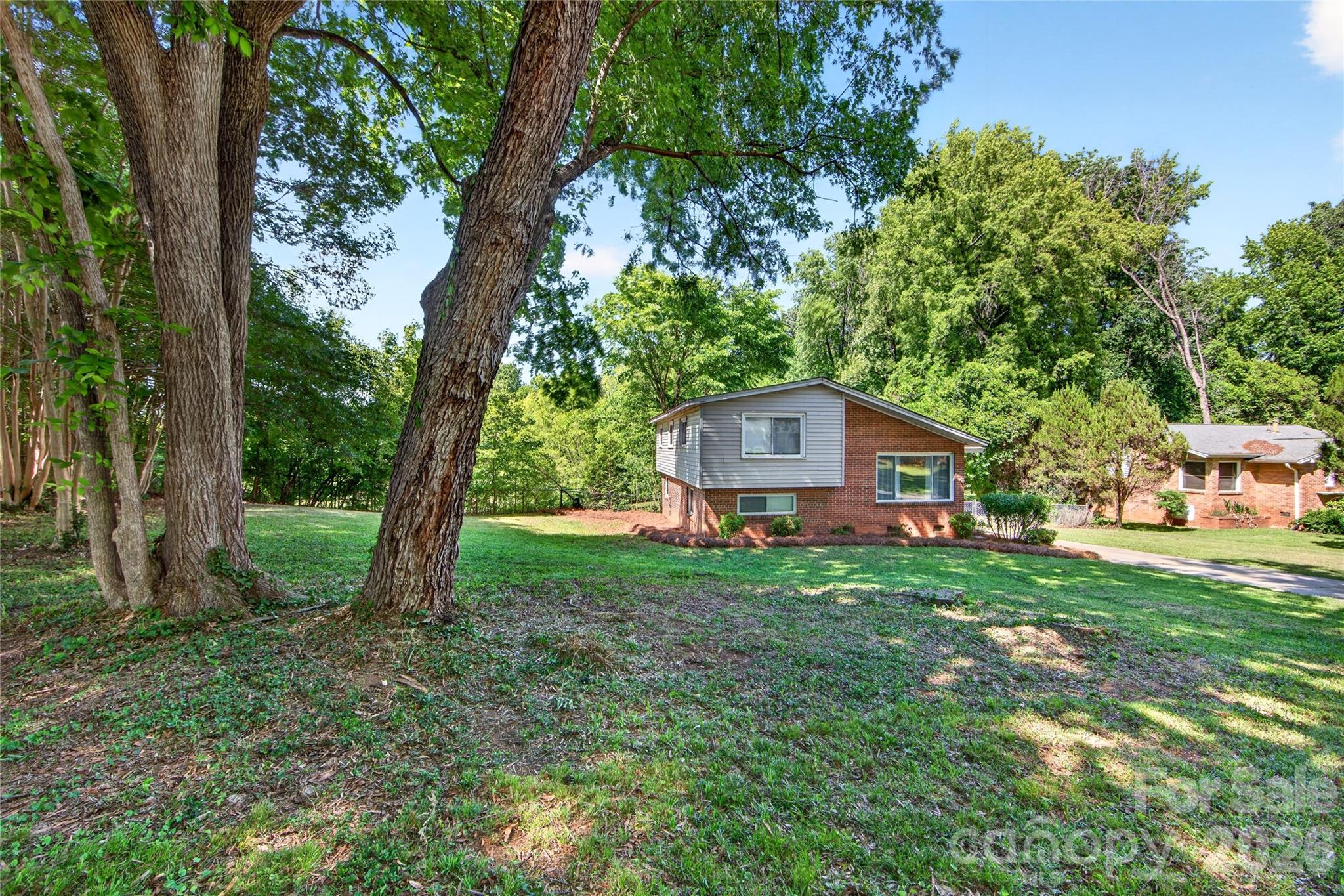 501 Kenlough Drive, Charlotte, NC - photo 3 of 47