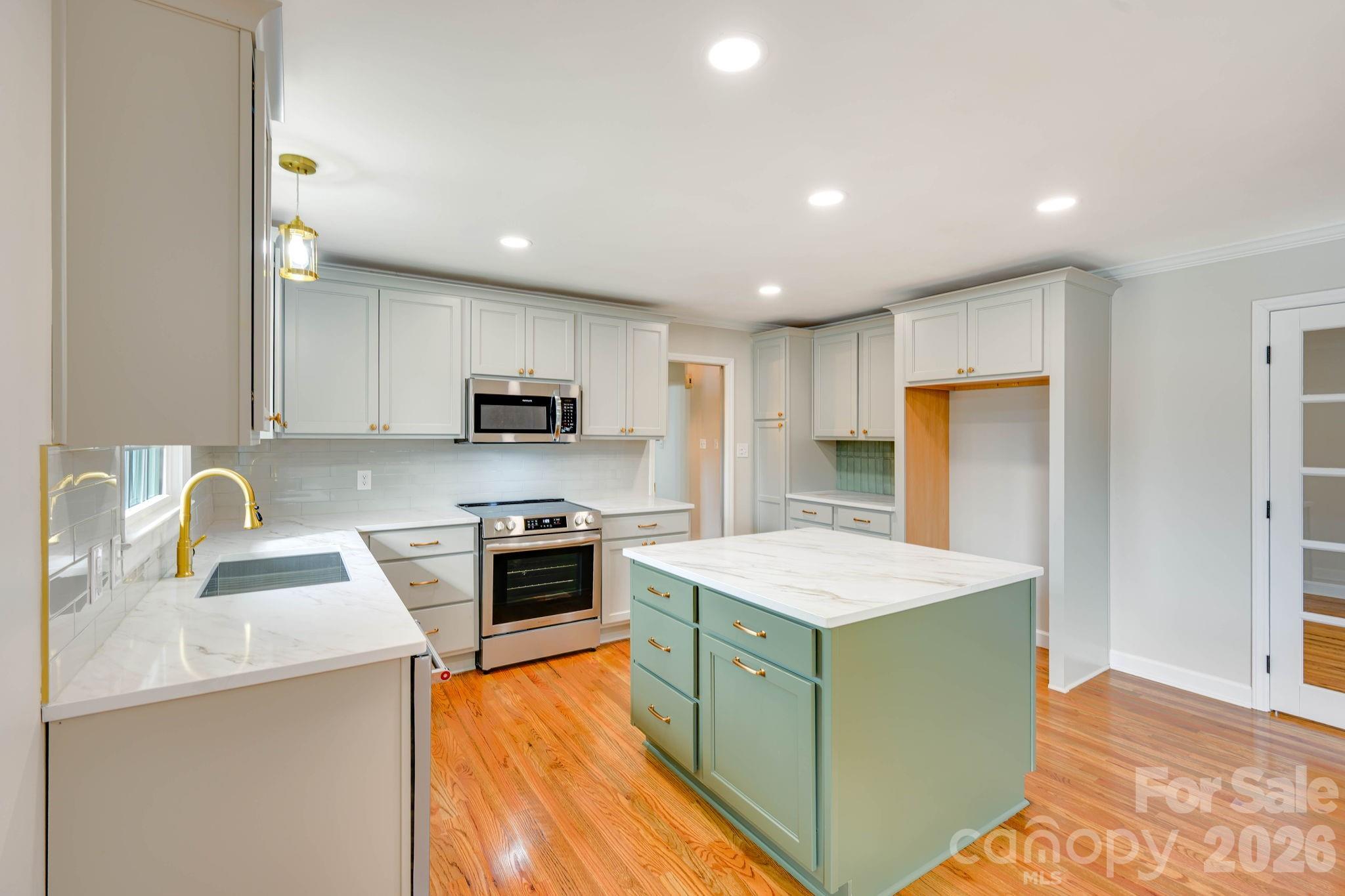 Photo 7 of 110 Scottsmoor Drive, Charlotte, NC
