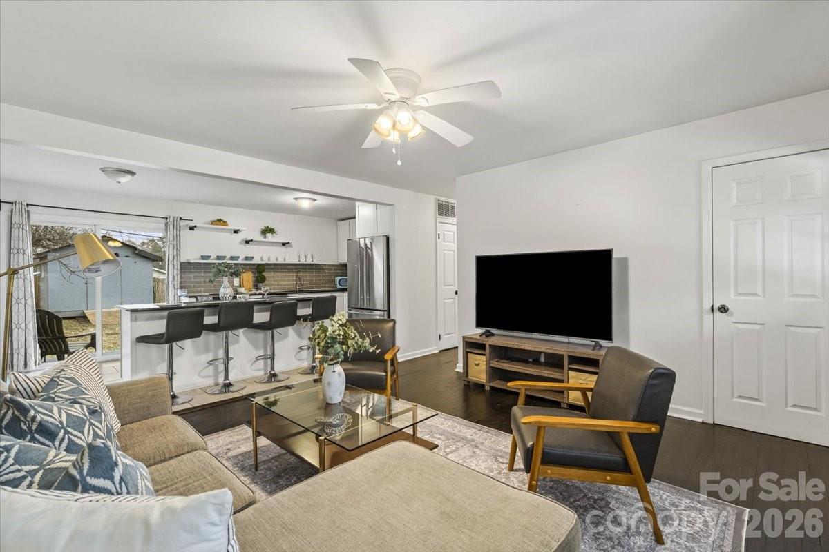 Photo 7 of 4930 Crestmont Drive, Charlotte, NC
