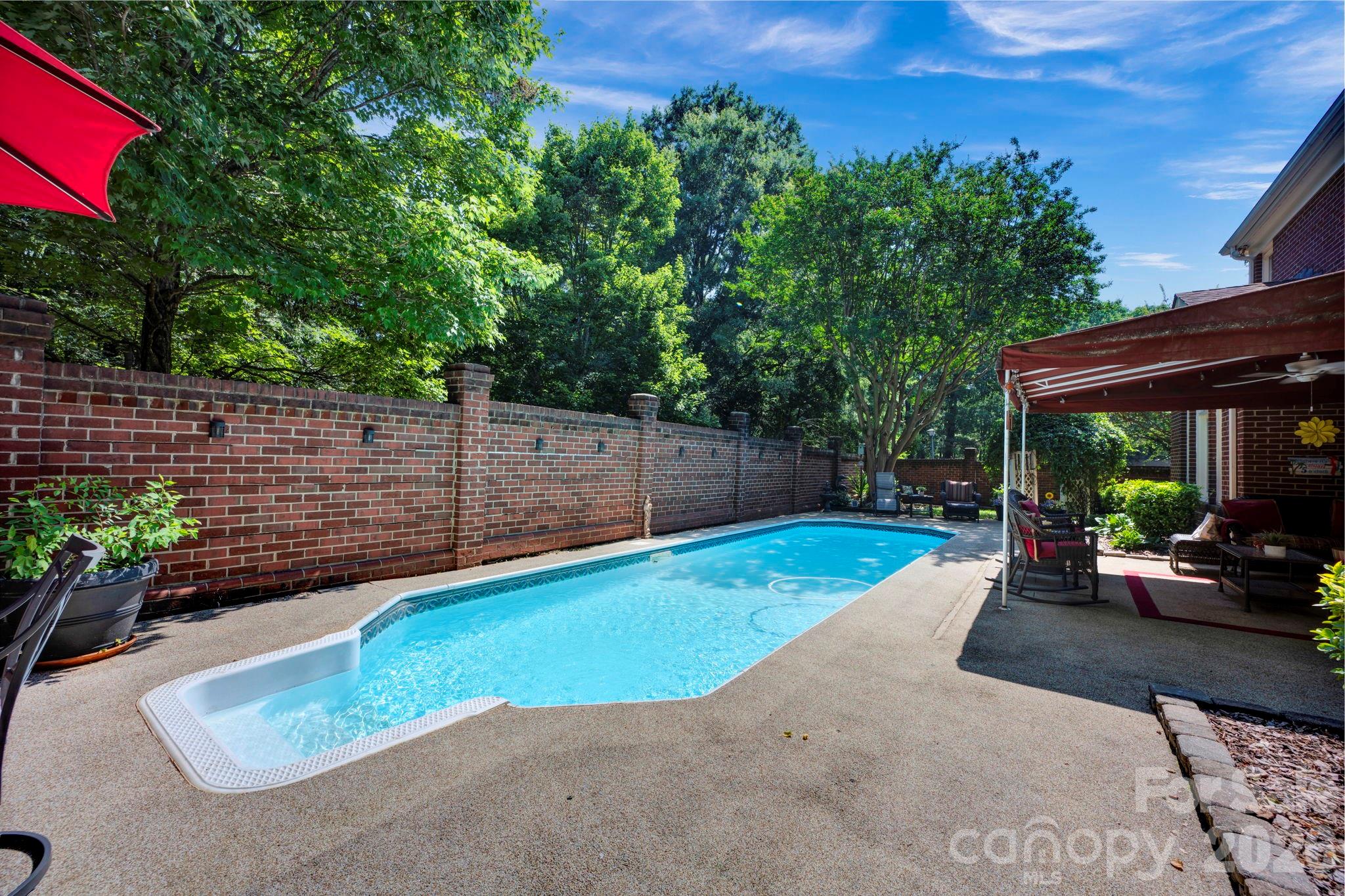 Photo 2 of 7014 Walton Heath Lane, Charlotte, NC