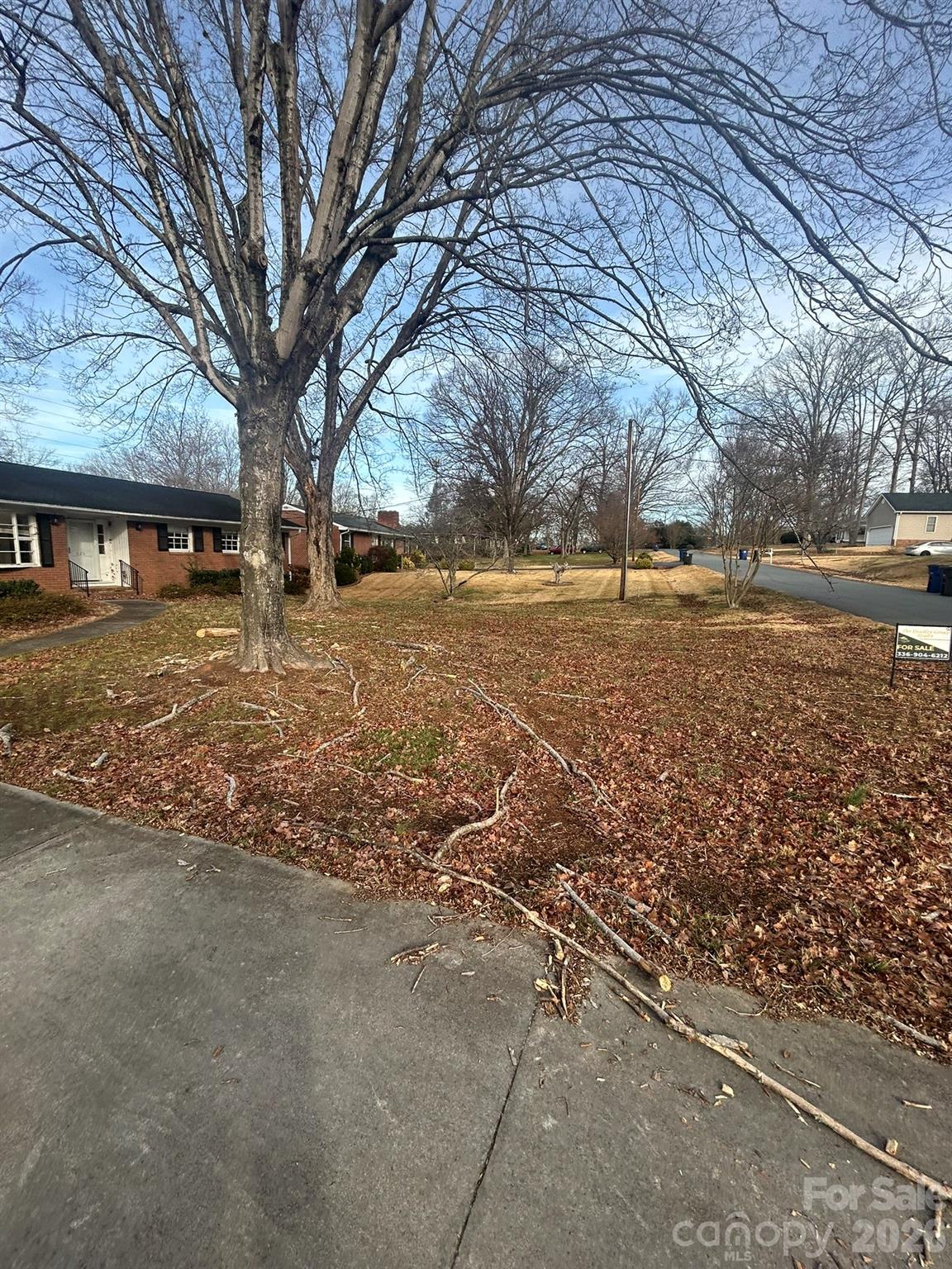 Photo 2 of 626 Willowbrook Lane, Winston Salem, NC