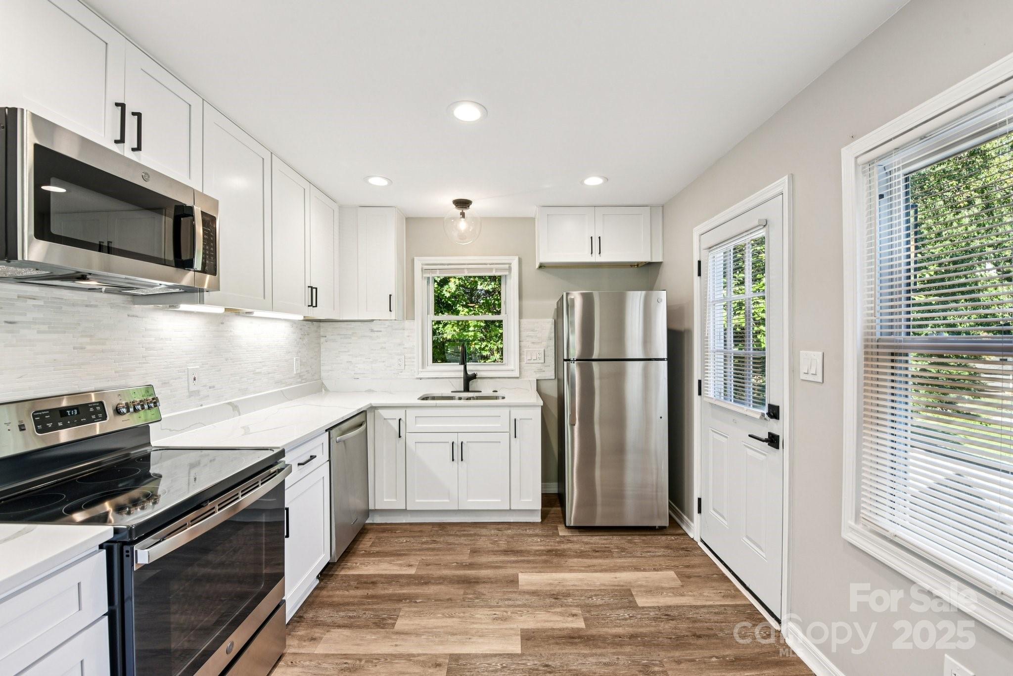 Photo 10 of 3209 Eastwood Drive, Charlotte, NC