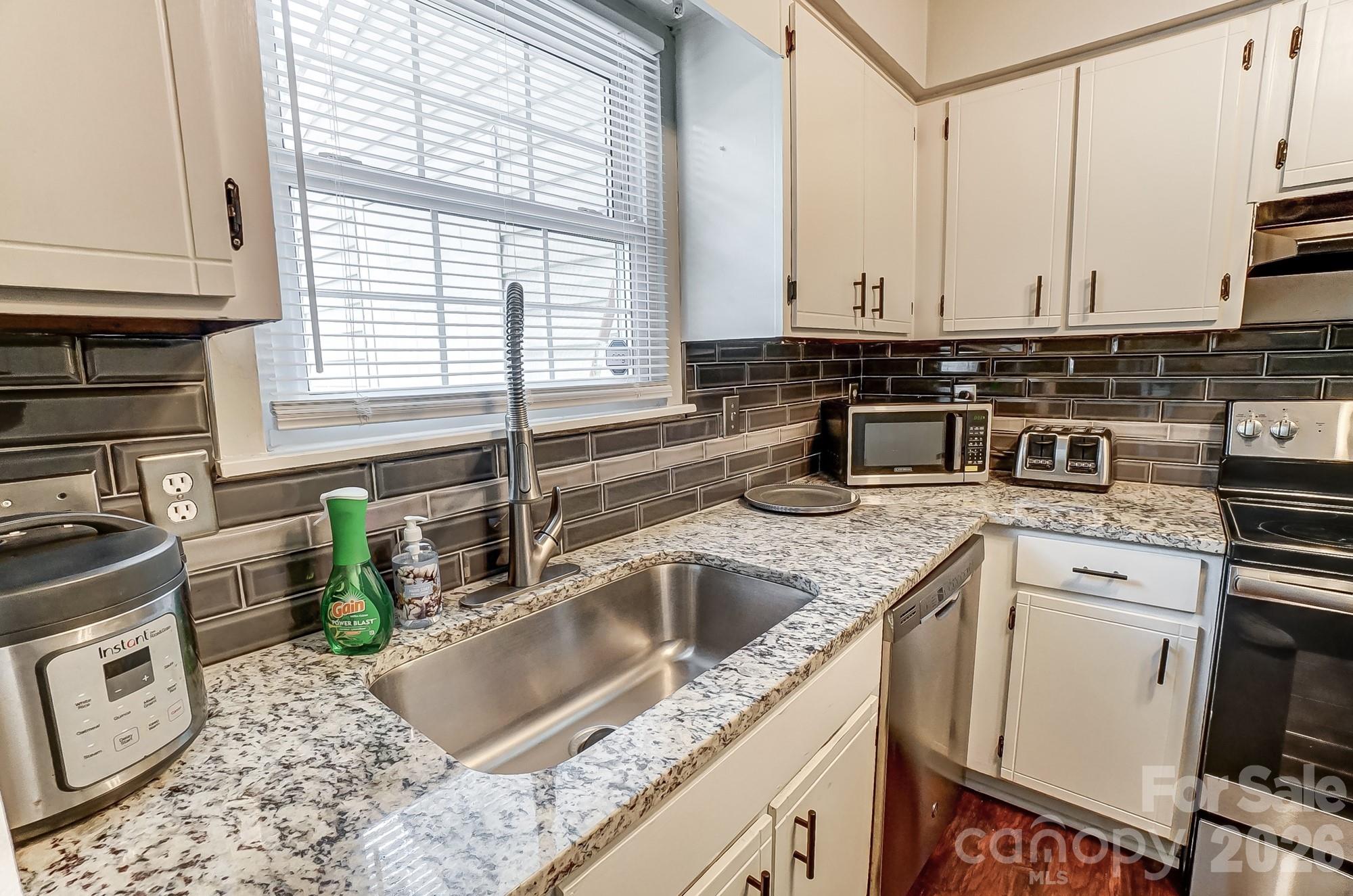 Photo 11 of 8518 Castle Pine Court, Charlotte, NC