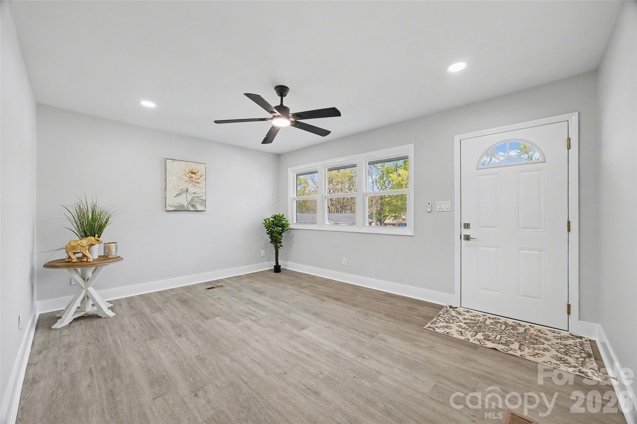 553 Derrydowne Drive, Charlotte, NC - photo 7 of 20