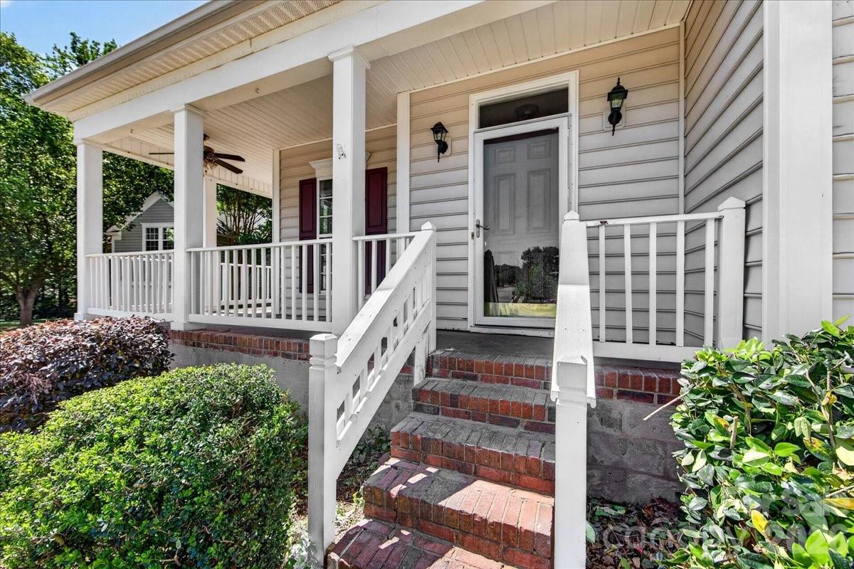 Photo 2 of 10303 Madison Park Drive, Charlotte, NC
