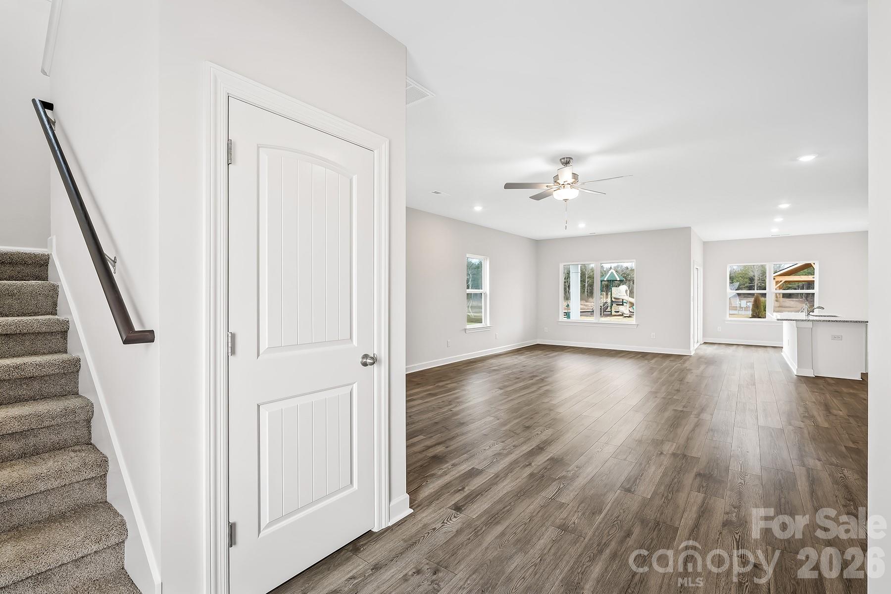 Photo 4 of 6516 Fairford Drive, Charlotte, NC