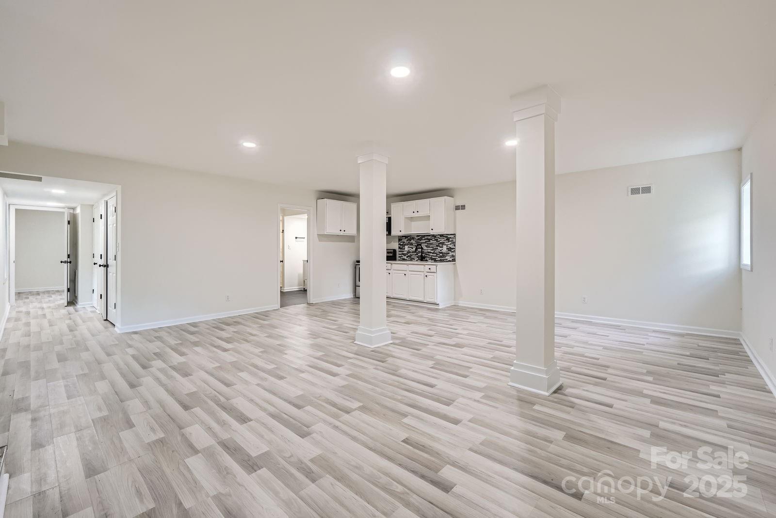 1224 E Woodlawn Road, Charlotte, NC - photo 35 of 48