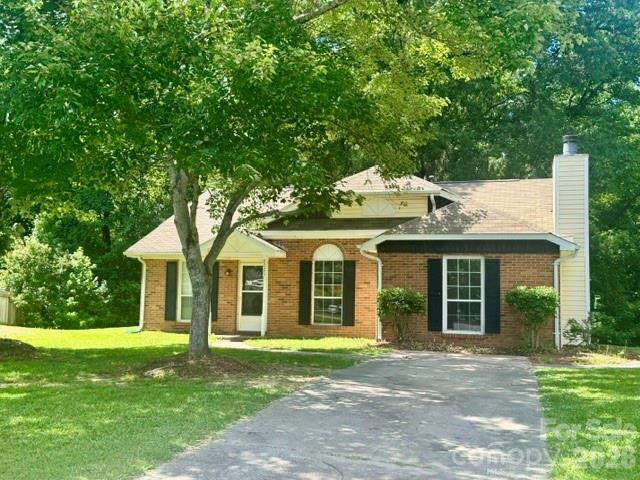 Home for sale at 8029 Glencannon Drive, Charlotte, NC — photo 2 of 7