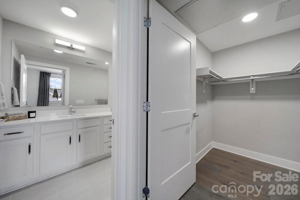 Photo 9 of 2401 Euclid Avenue301, Charlotte, NC