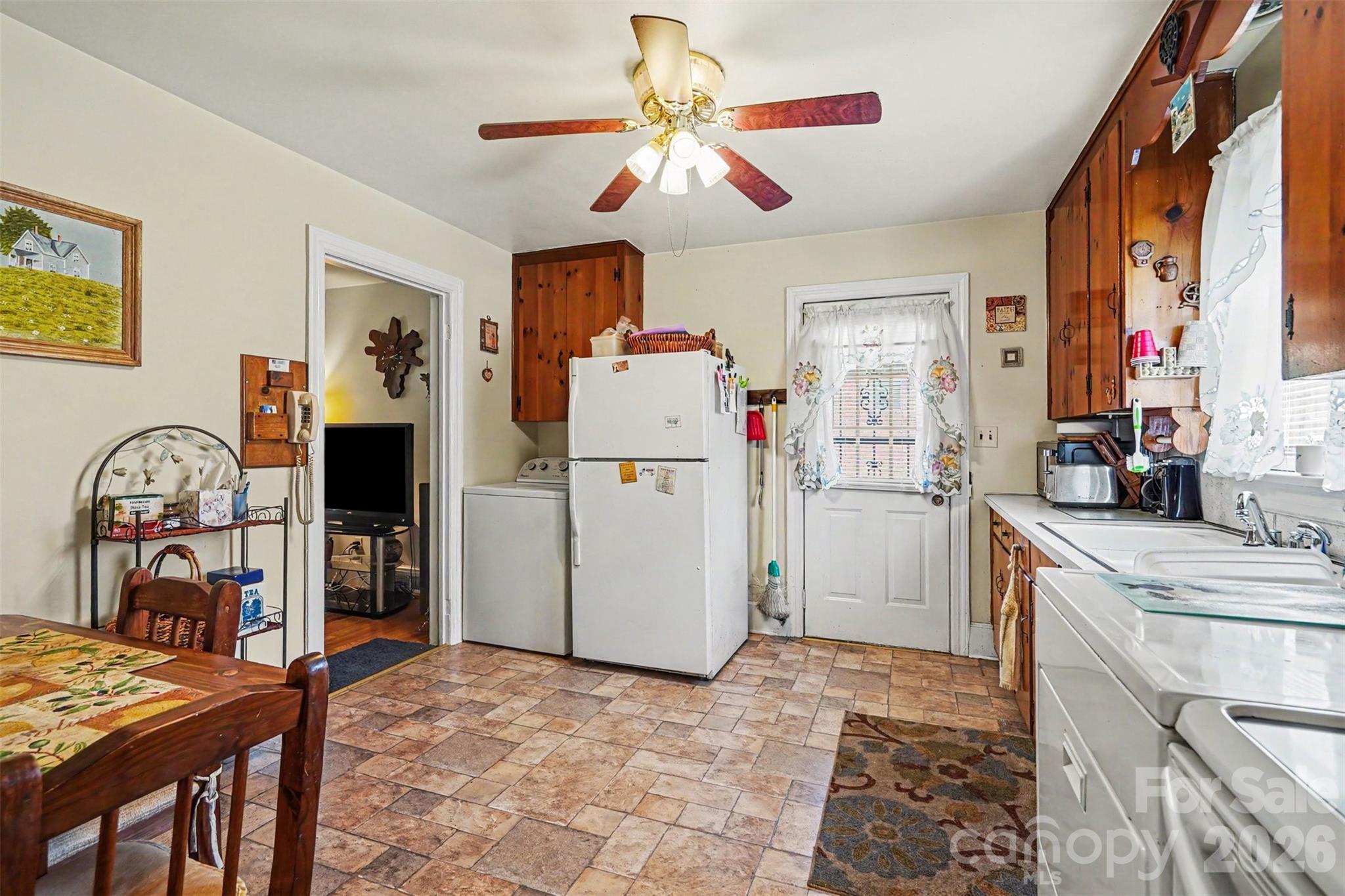 Photo 9 of 400 Briarwood Drive, Charlotte, NC