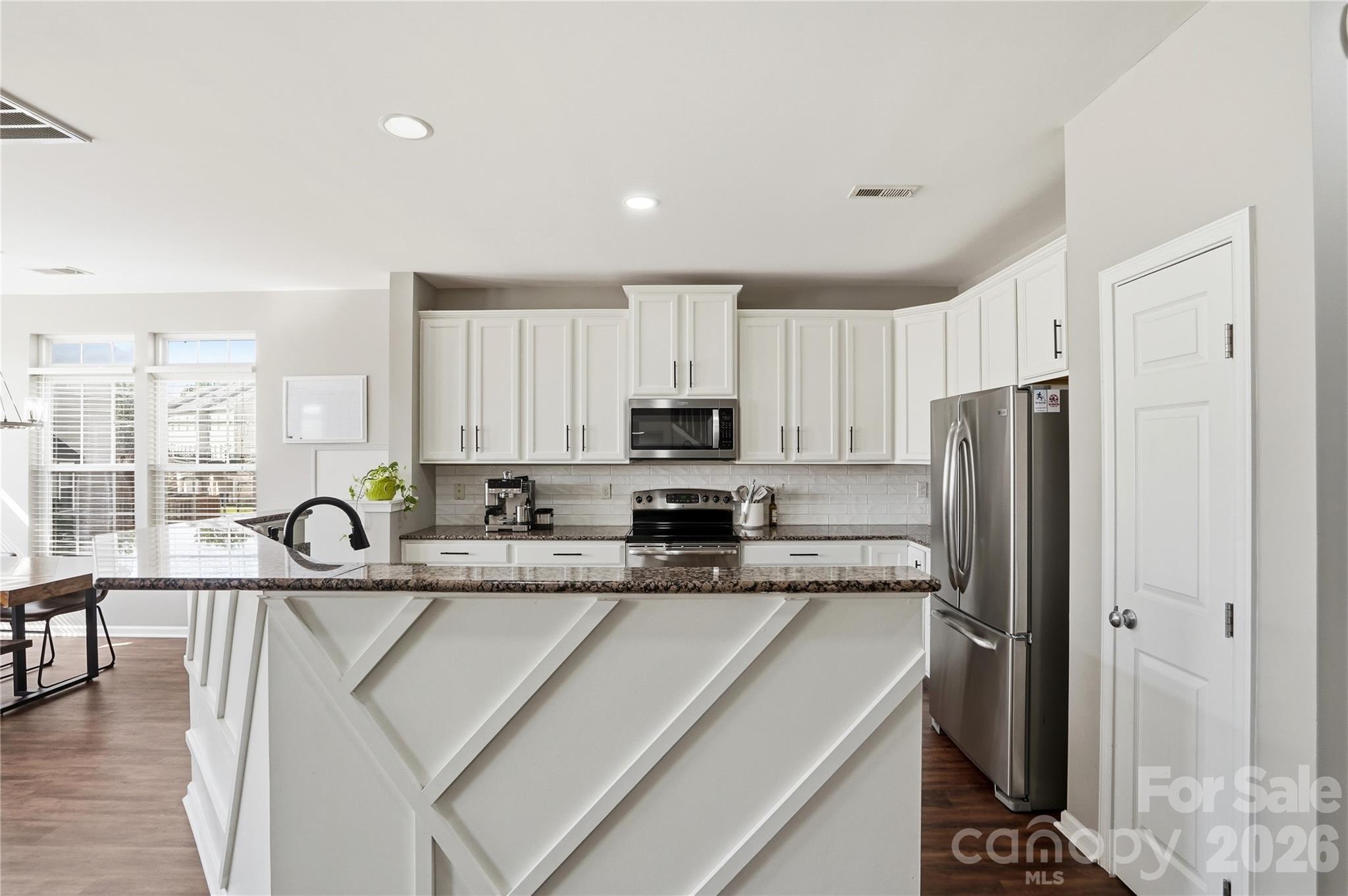 10005 Kings Parade Boulevard, Charlotte, NC - photo 6 of 46