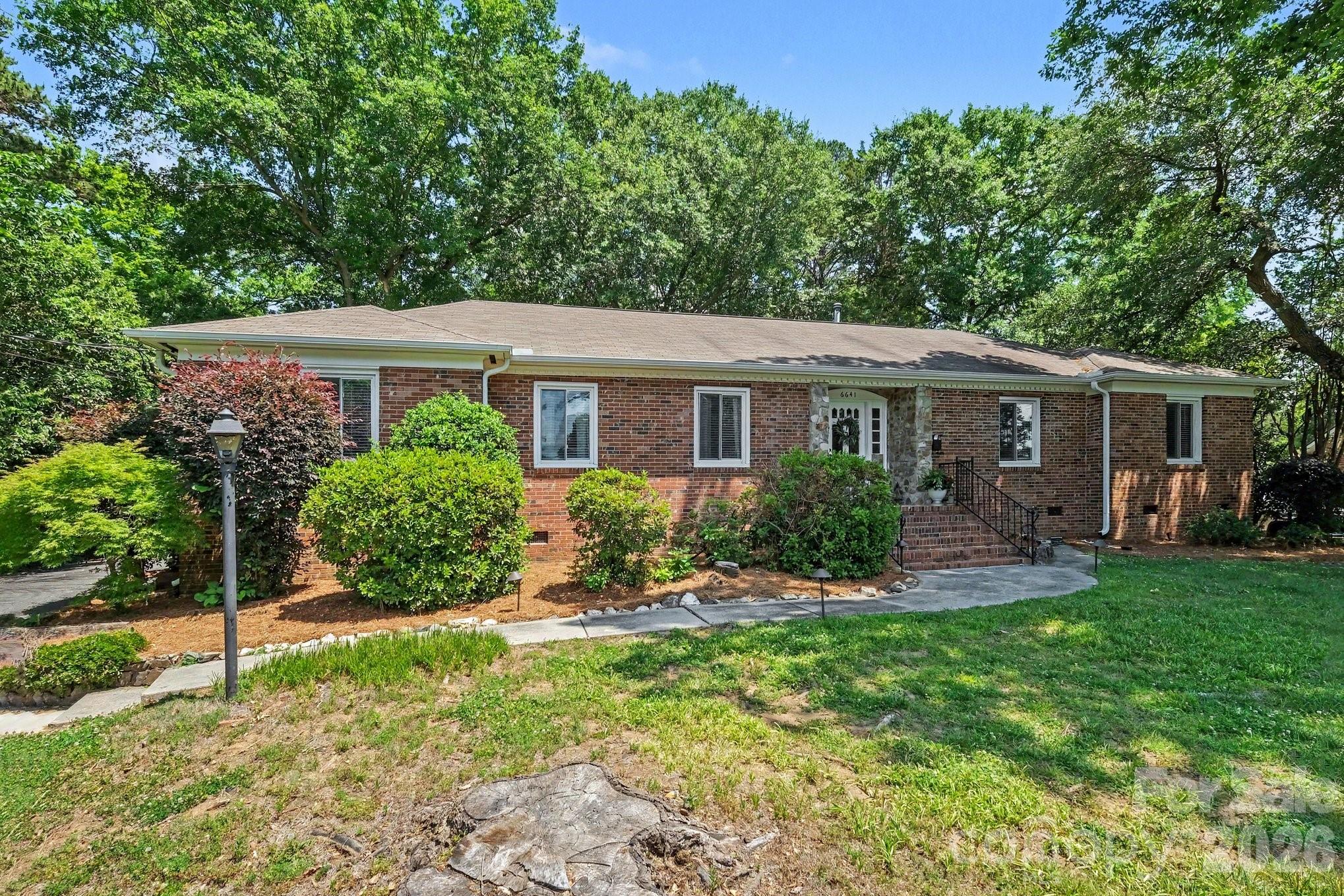 6641 Brookmeade Drive, Charlotte, NC - photo 3 of 32