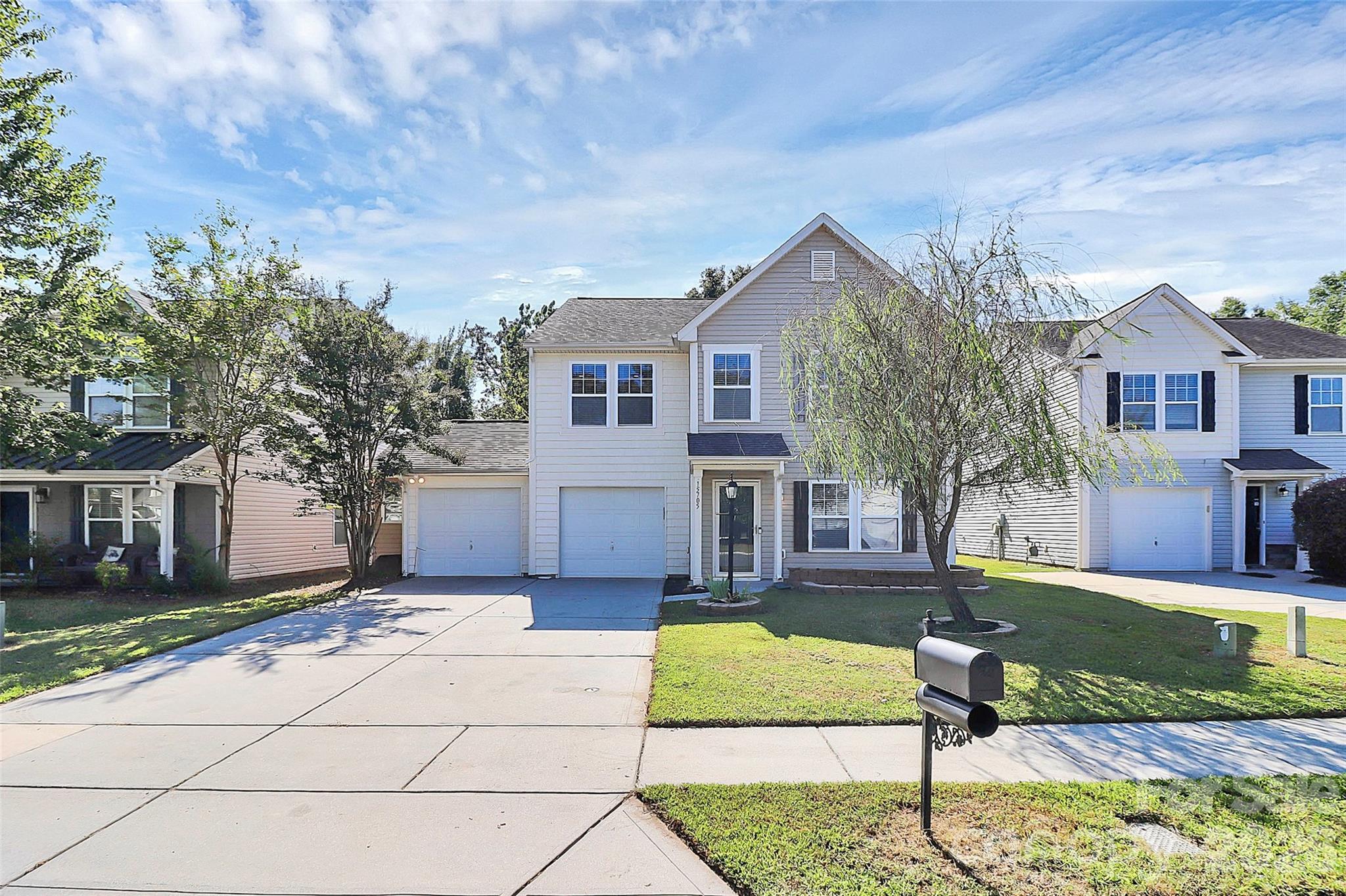 Photo 2 of 15705 Lakepoint Forest Drive, Charlotte, NC