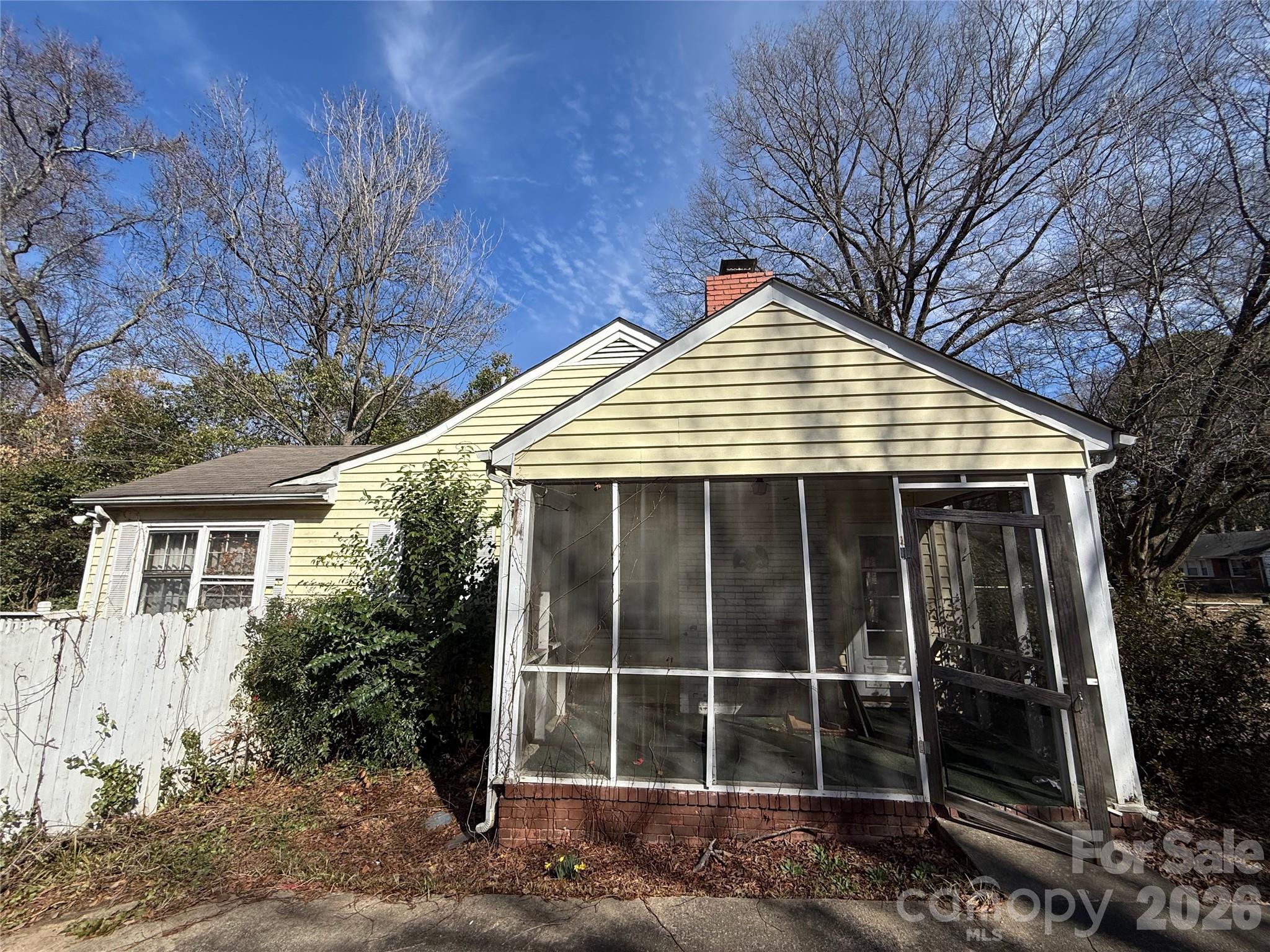 Photo 2 of 4215 Dinglewood Avenue, Charlotte, NC
