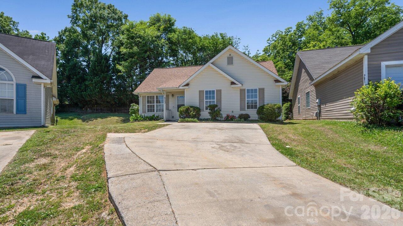 Photo 2 of 613 Hoskins Ridge Lane, Charlotte, NC