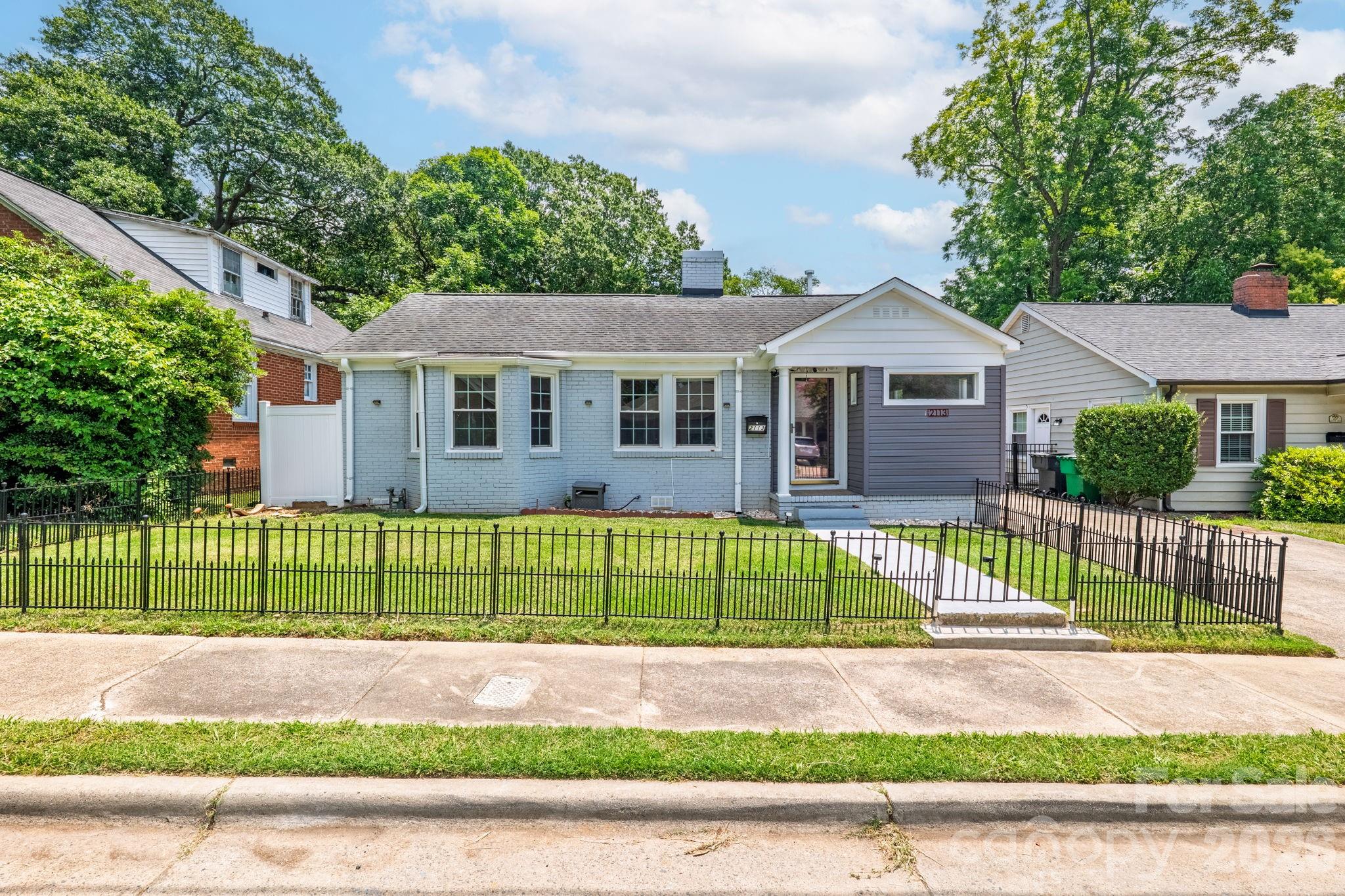 Home for sale at 2113 Scott Avenue, Charlotte, NC — photo 2 of 37