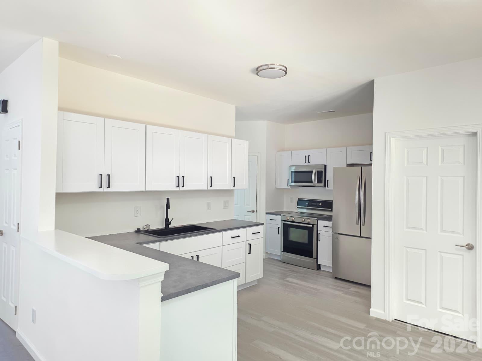Photo 12 of 10317 Stoneykirk Lane, Charlotte, NC