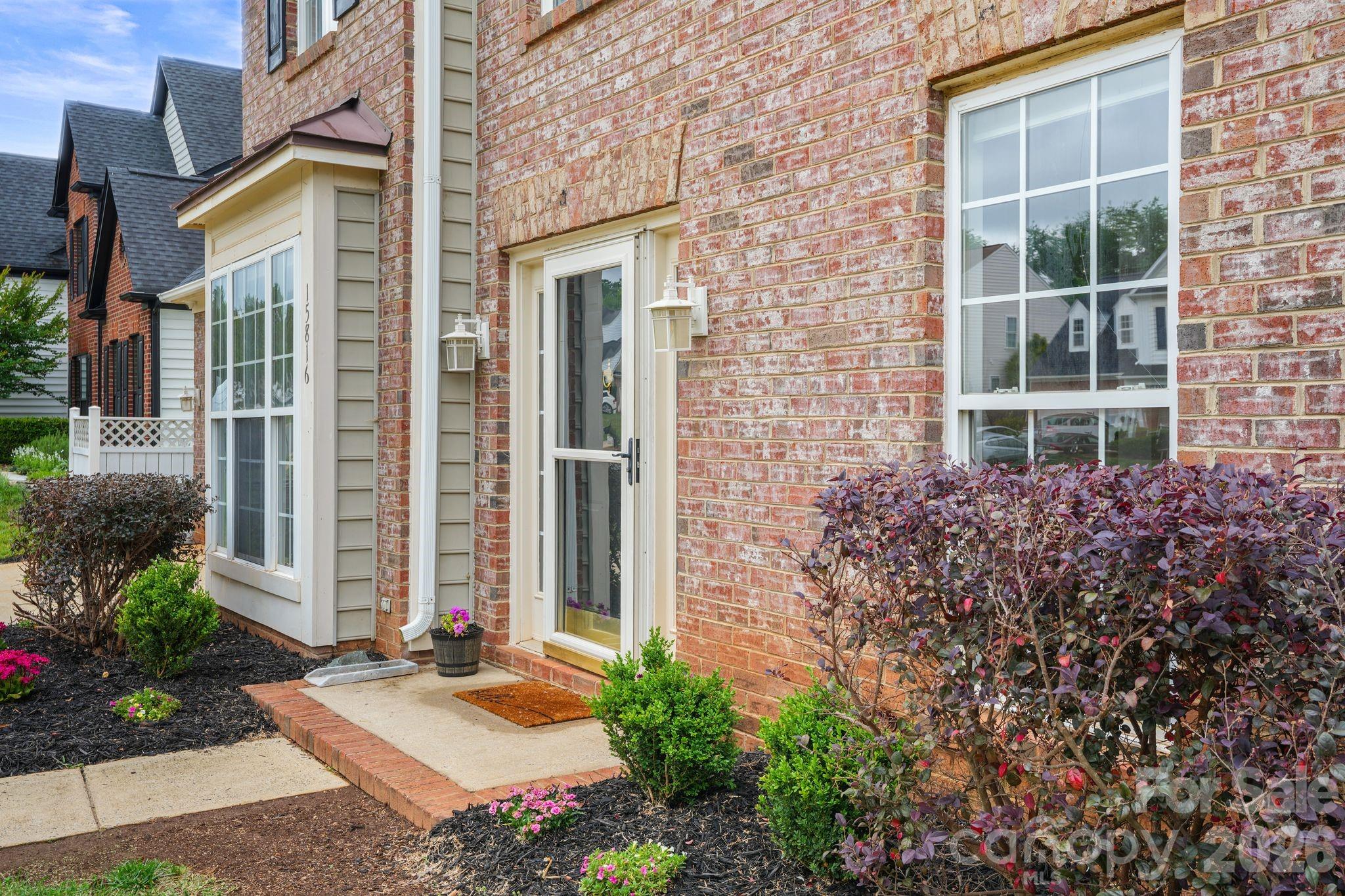Photo 4 of 15816 Gathering Oaks Drive, Huntersville, NC