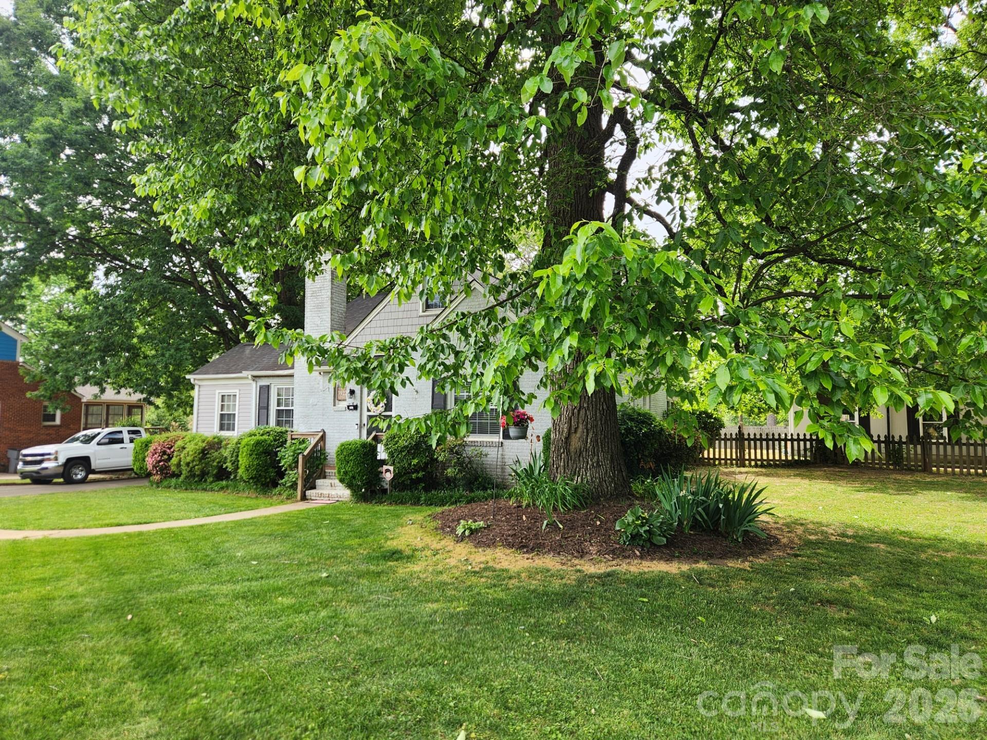 Photo 4 of 3922 Mcmillan Street, Charlotte, NC