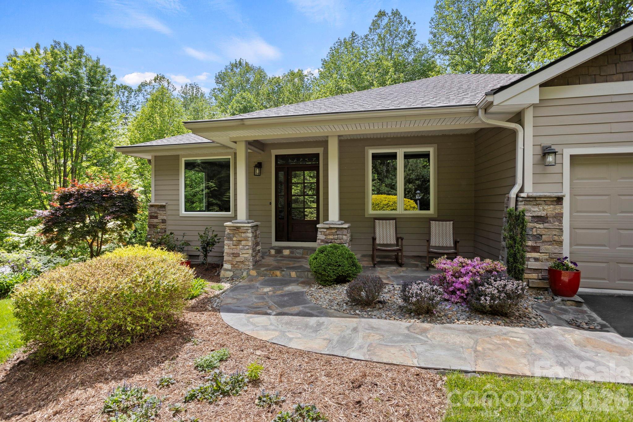 Photo 3 of 547 Pinnacle Peak Lane, Flat Rock, NC