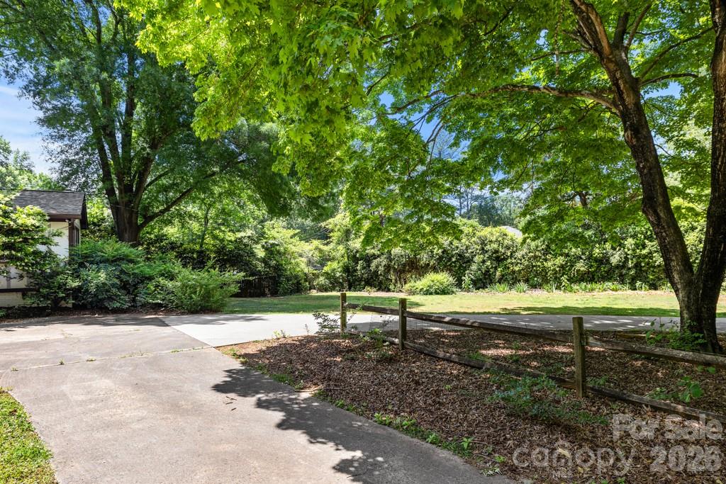 Photo 4 of 5335 Lansing Drive, Charlotte, NC