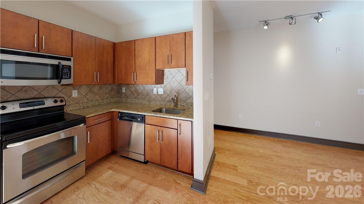 Photo 10 of 2200 Lyndhurst Avenue105, Charlotte, NC