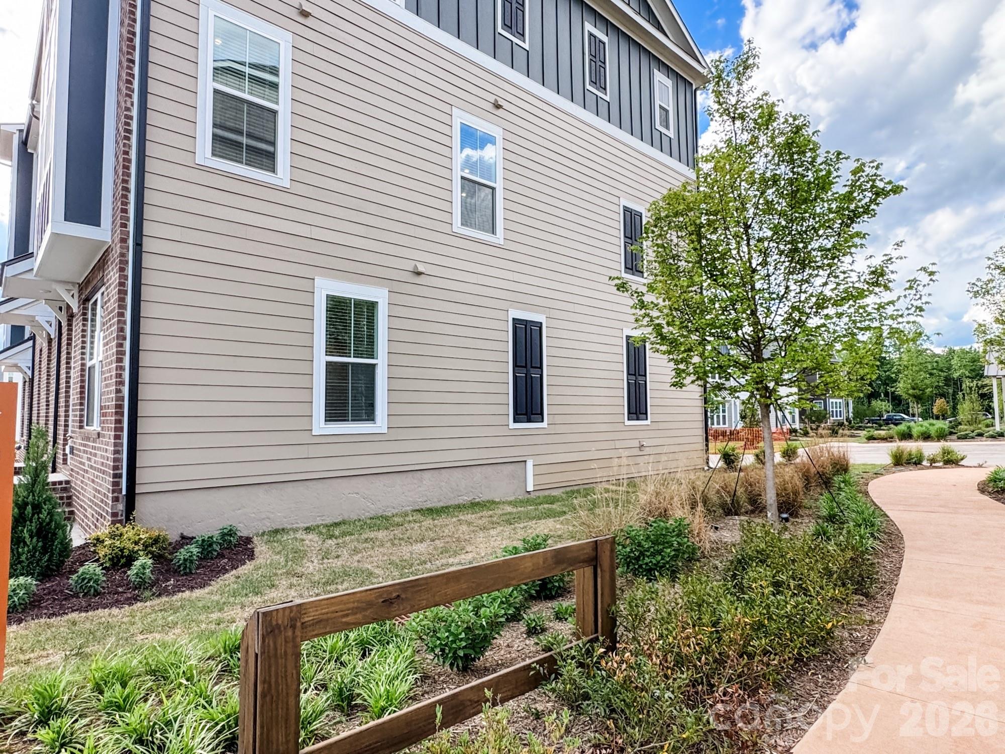 Photo 4 of 7040 Westrow Avenue, Charlotte, NC