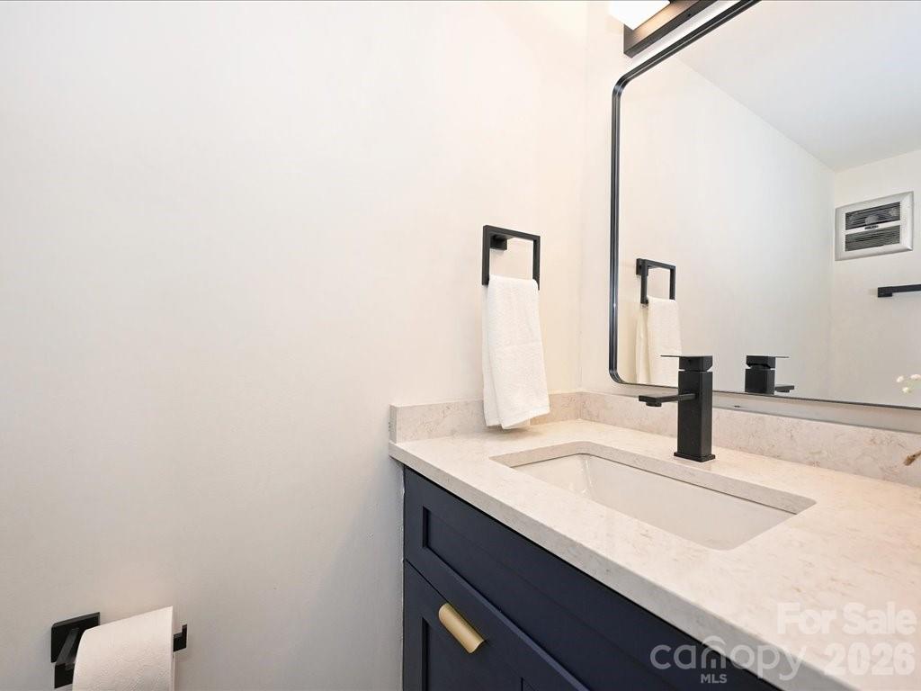Photo 12 of 6810 Farmingdale Drive, Charlotte, NC