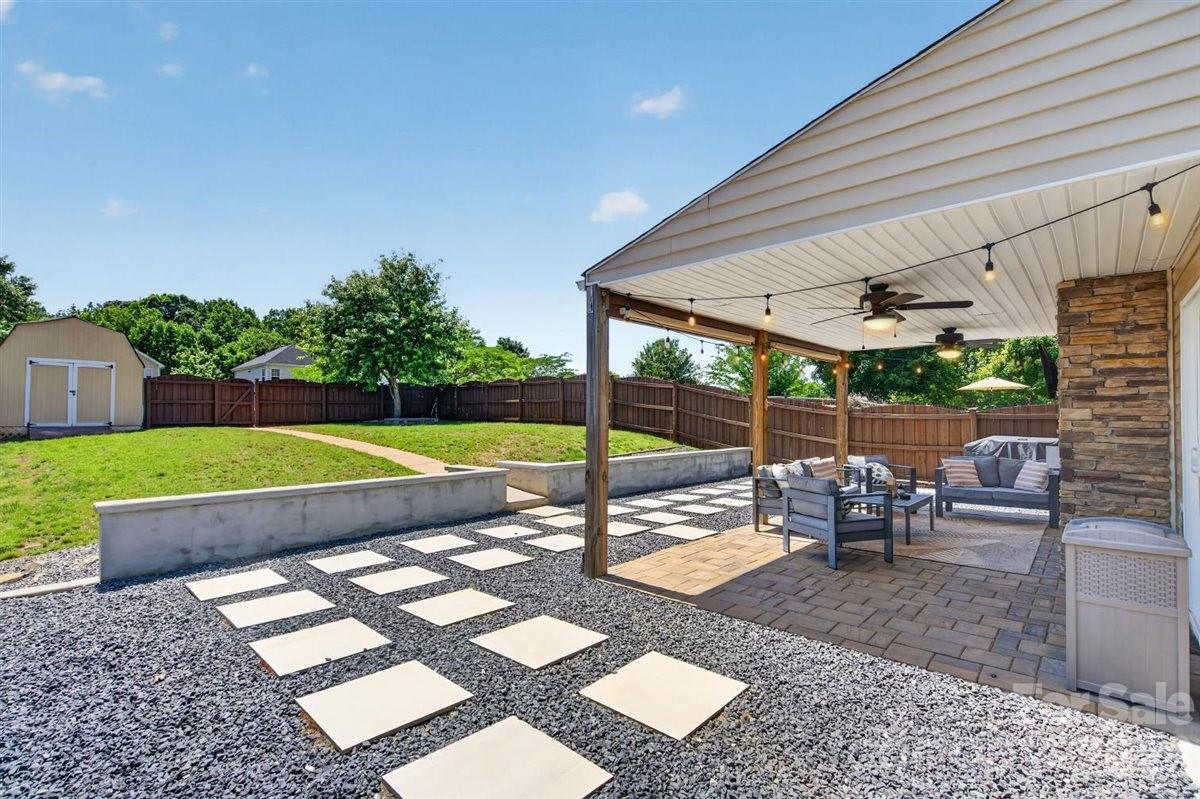 8007 Rolling Meadows Lane, Huntersville, NC