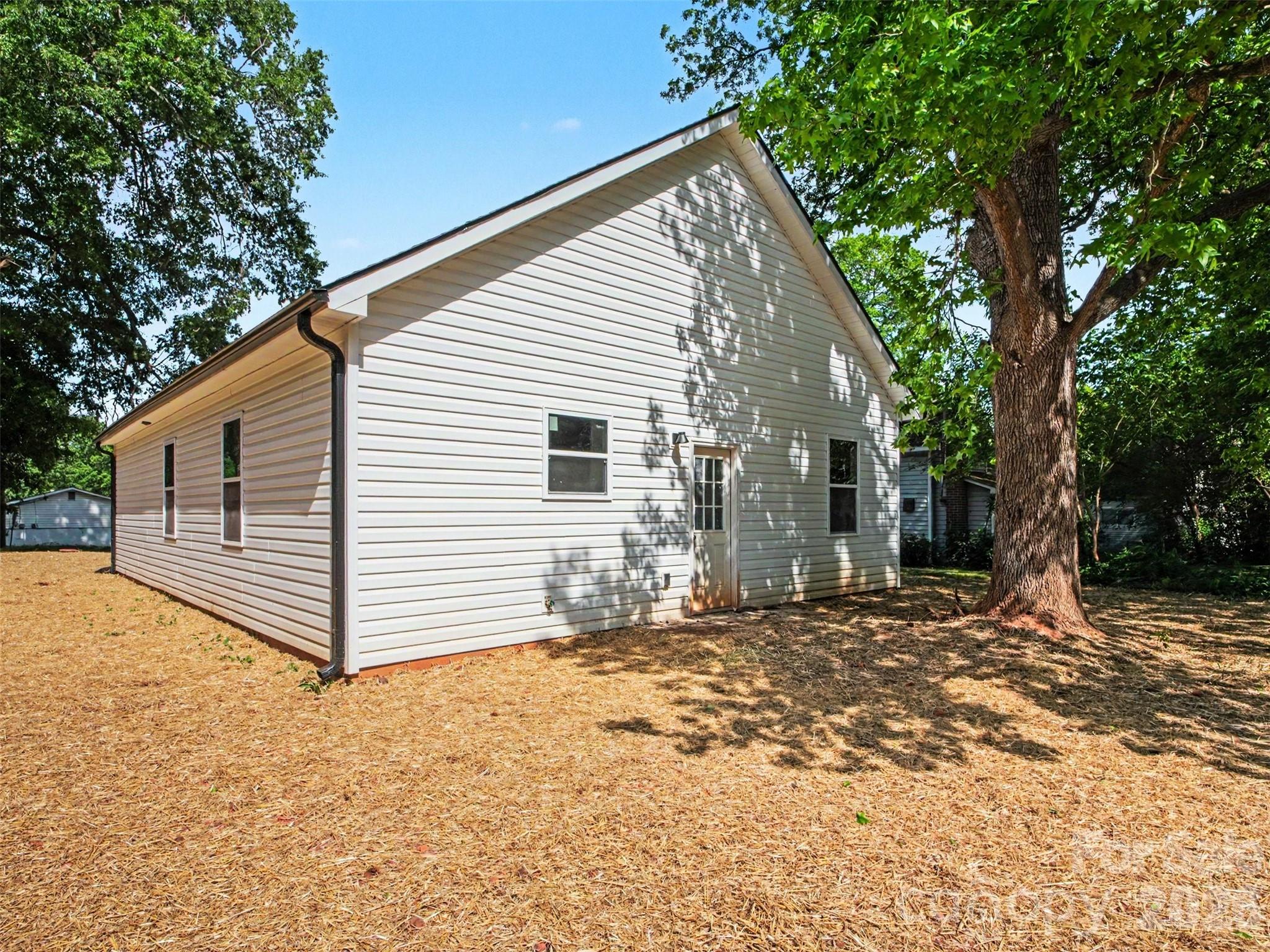 113 W Spencer Street, East Spencer, NC - photo 8 of 37
