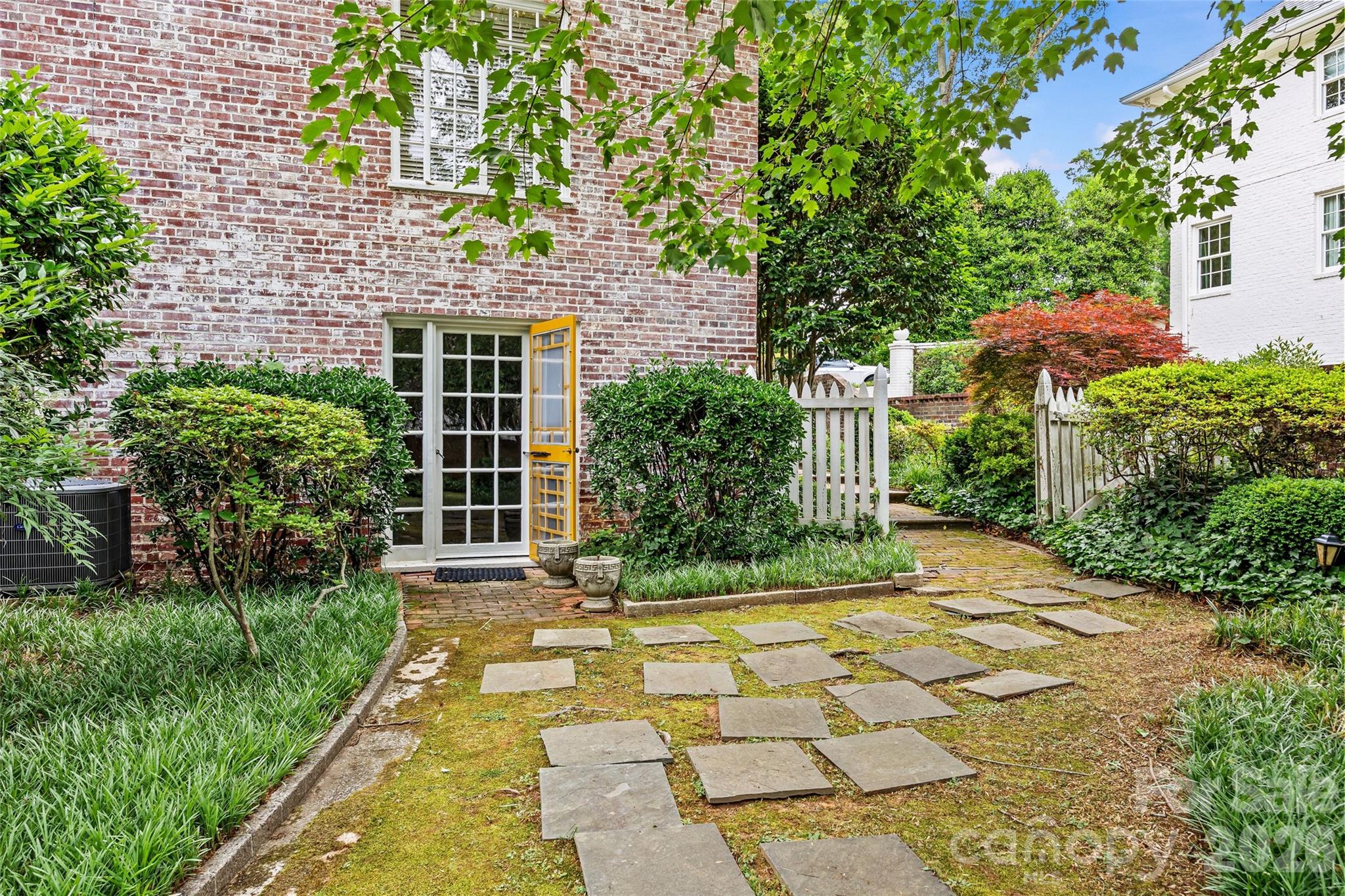 1858 Queens Road W, Charlotte, NC - photo 9 of 49