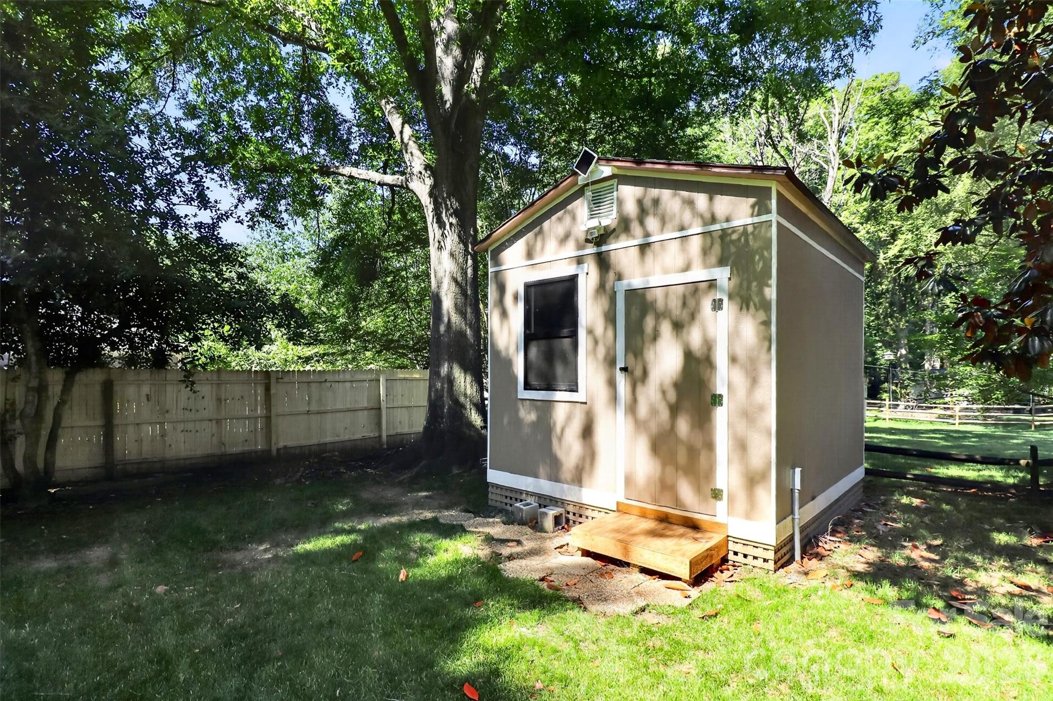Photo 33 of 4007 Meadowridge Drive, Charlotte, NC