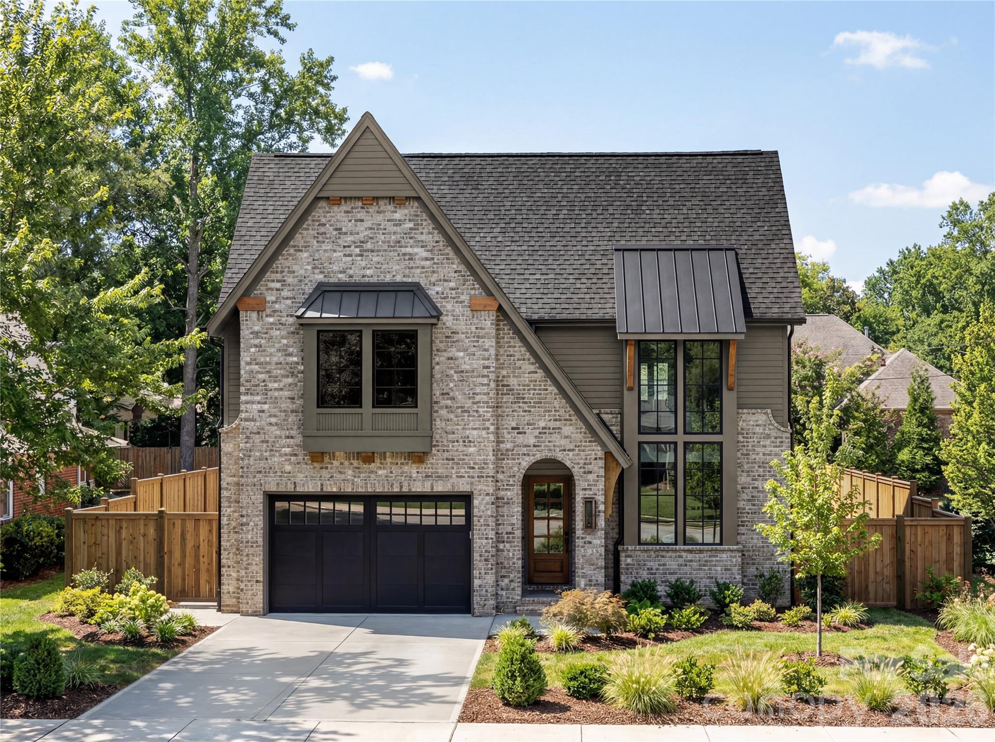 Home for sale at 1646 Arnold Drive, Charlotte, NC — photo 1 of 20