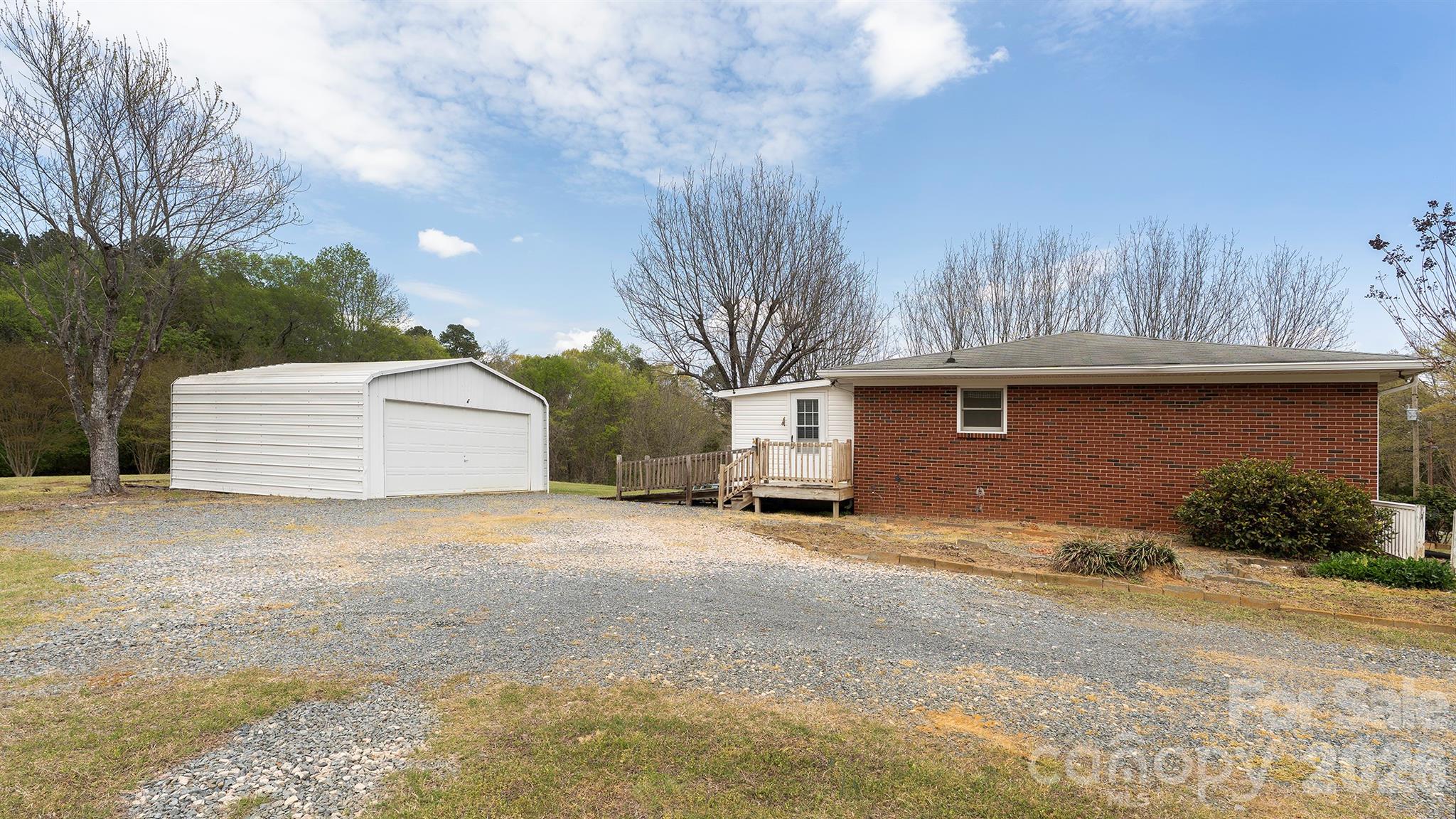 2700 Mount Pleasant Road S, Mount Pleasant, NC - photo 2 of 25