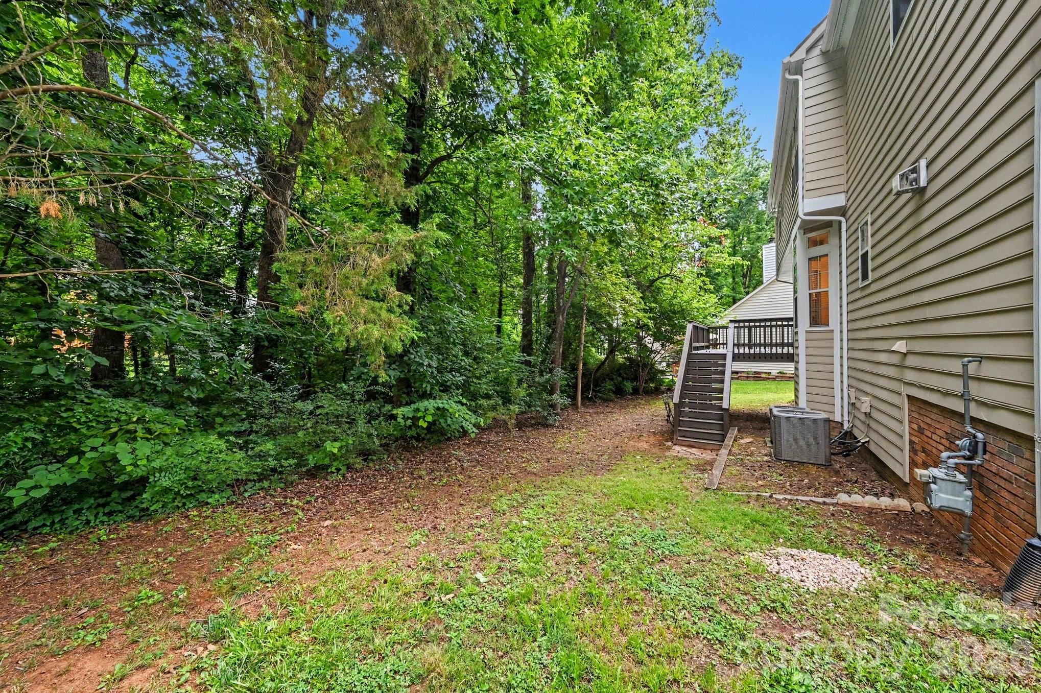 Home for sale at 4619 Kirkgard Trail, Charlotte, NC — photo 10 of 27
