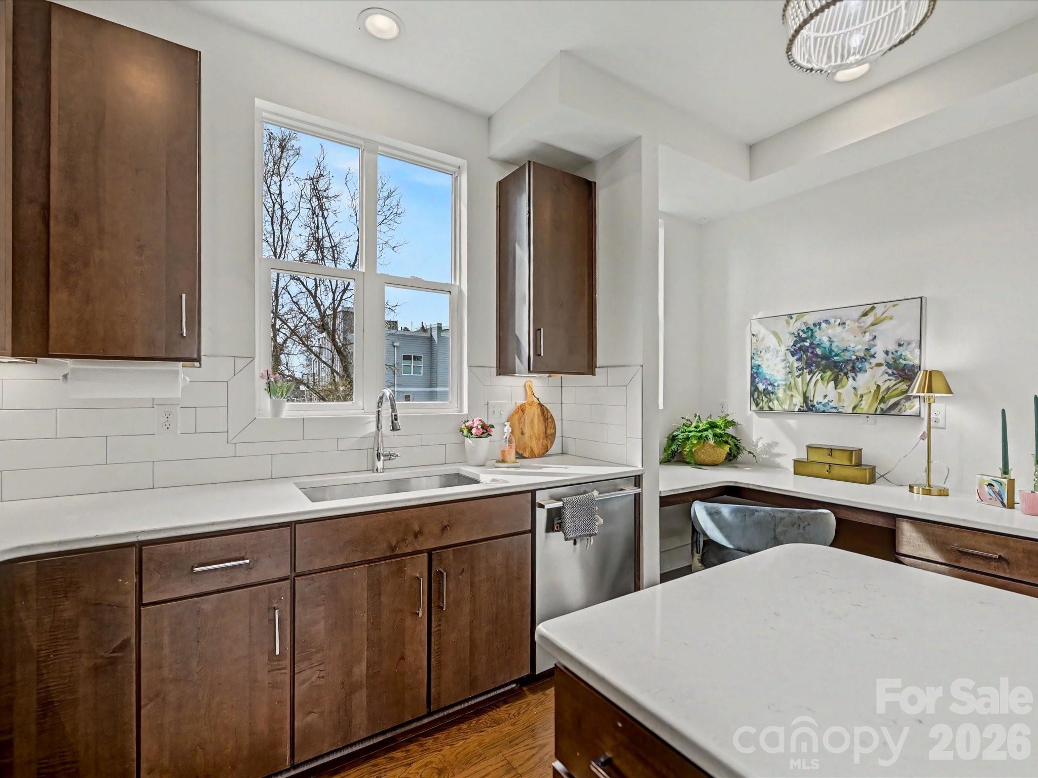 139 S Bruns Avenue, Charlotte, NC - photo 10 of 34