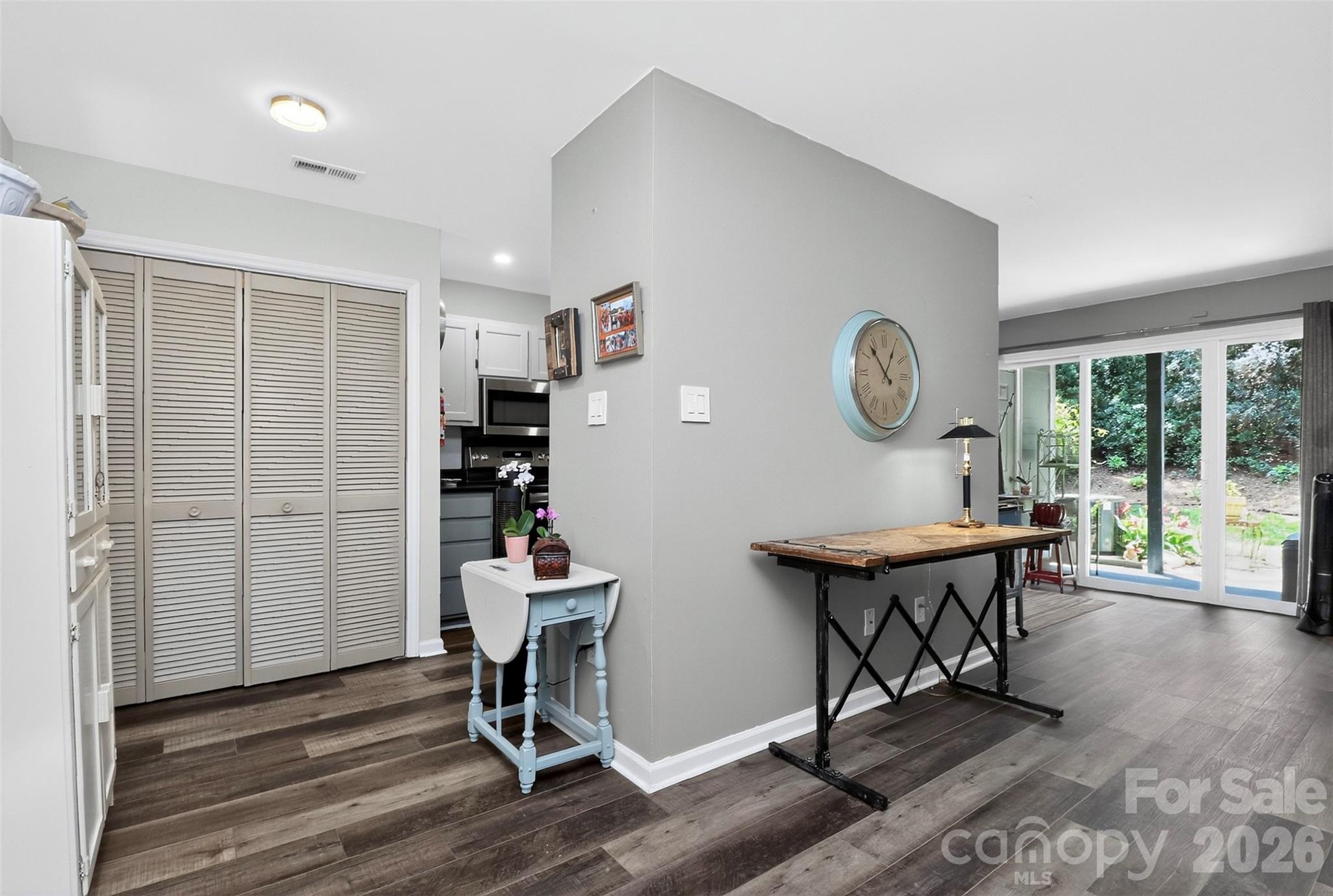 Photo 4 of 9232 Kings Canyon Drive, Charlotte, NC
