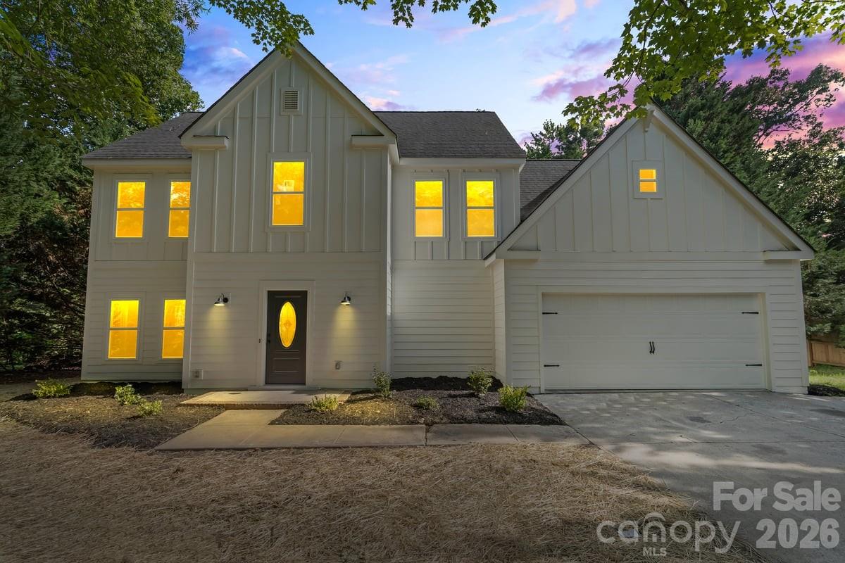 Photo 2 of 2033 Colony Hill Drive, Charlotte, NC