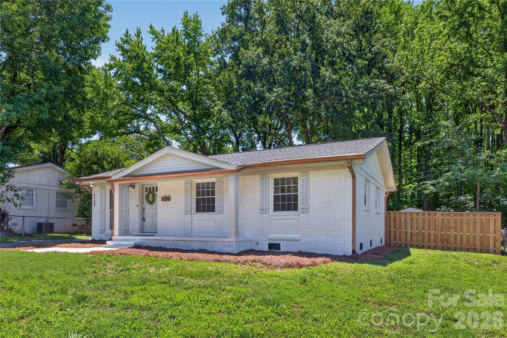 Photo 2 of 4408 Ivanhoe Place, Charlotte, NC