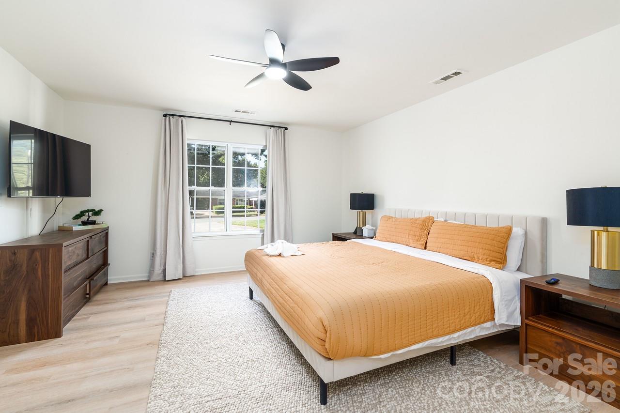 Photo 16 of 5229 Tarrywood Lane, Charlotte, NC