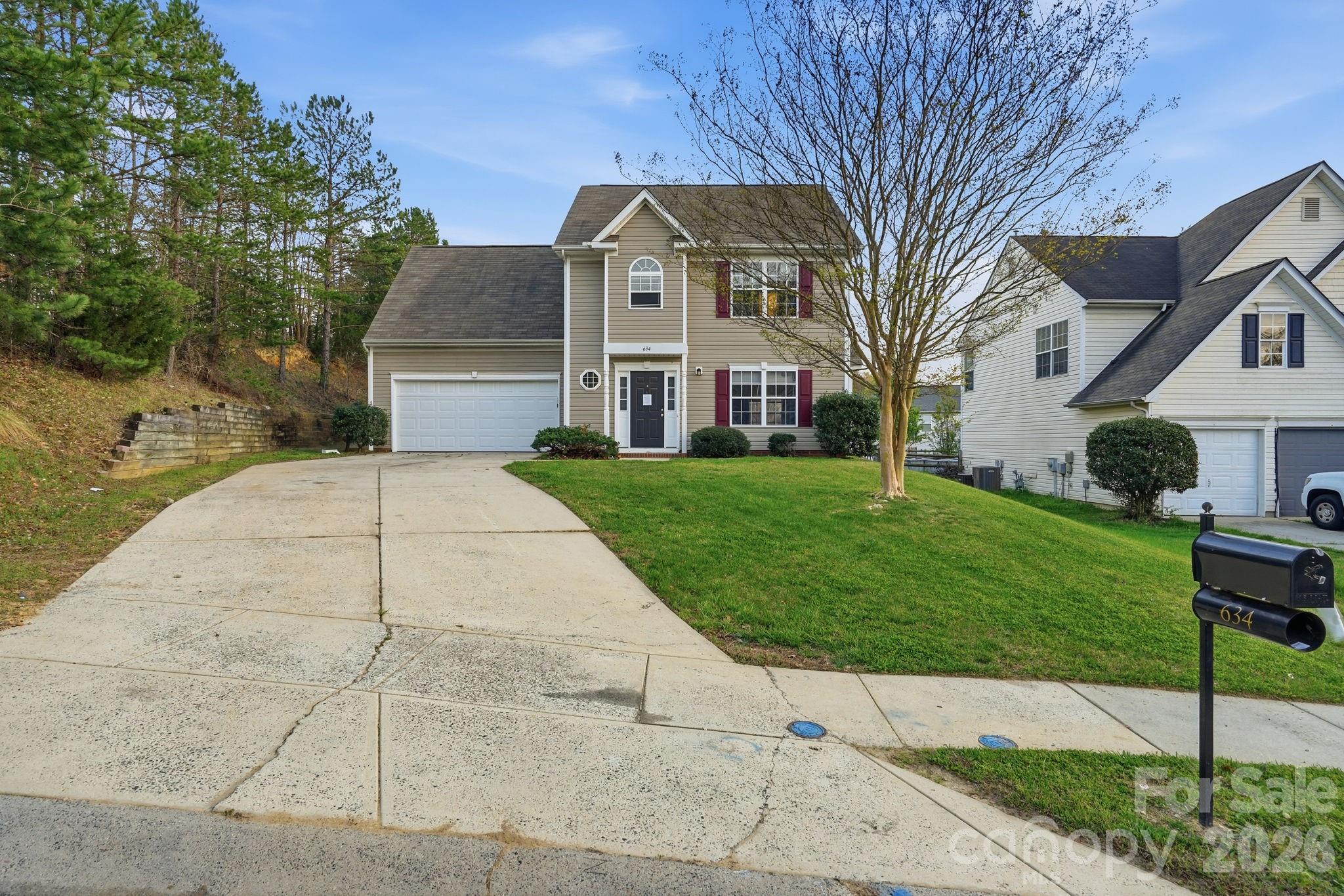 Home for sale at 634 Longacre Drive, Charlotte, NC — photo 1 of 16