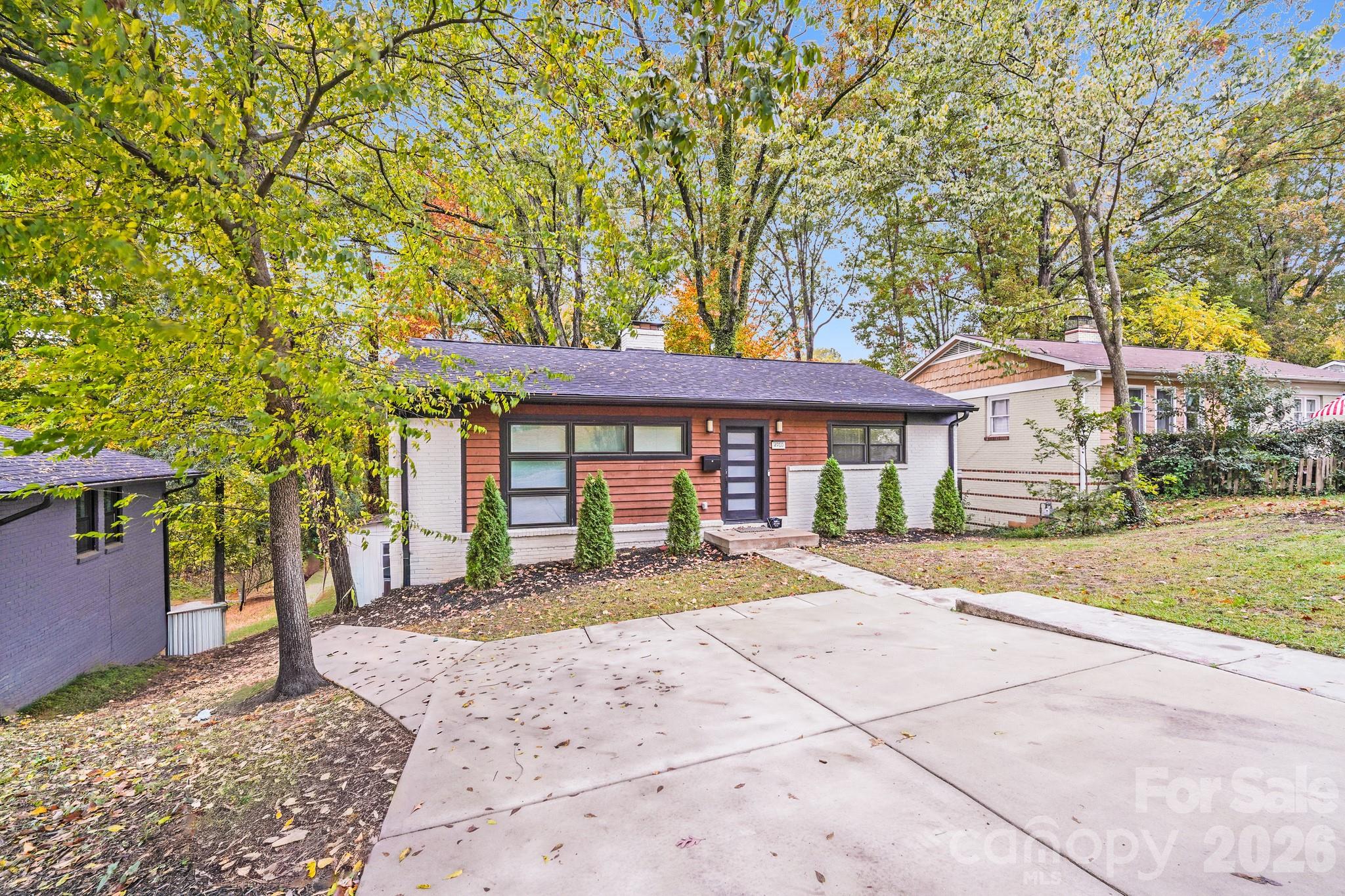 Photo 3 of 4910 Valley Stream Road, Charlotte, NC
