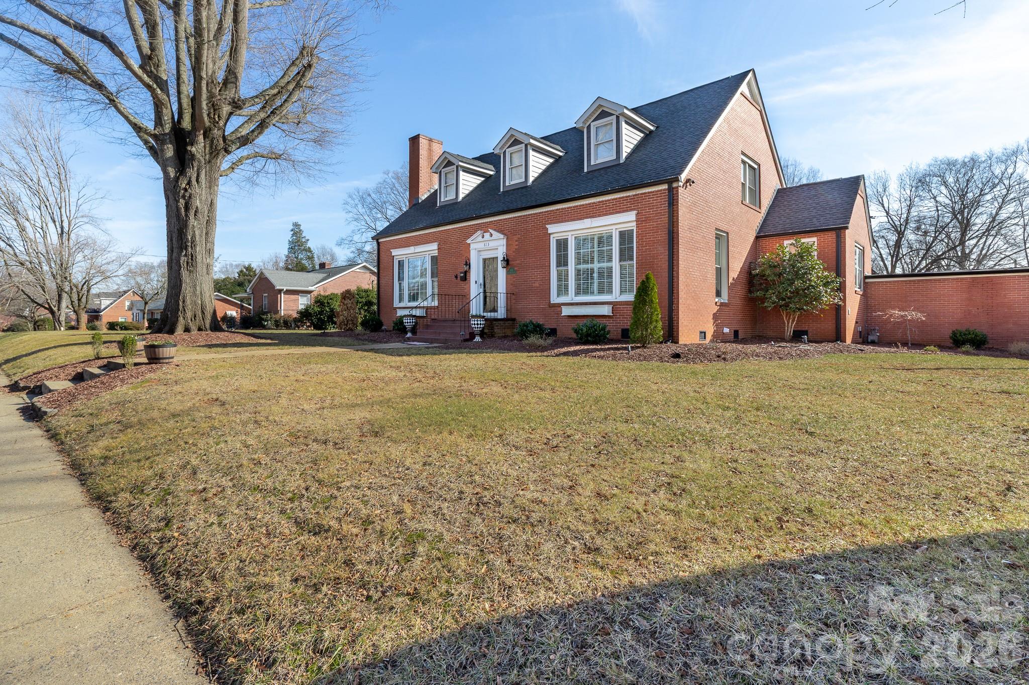Photo 2 of 813 W Mountain Street, Kings Mountain, NC