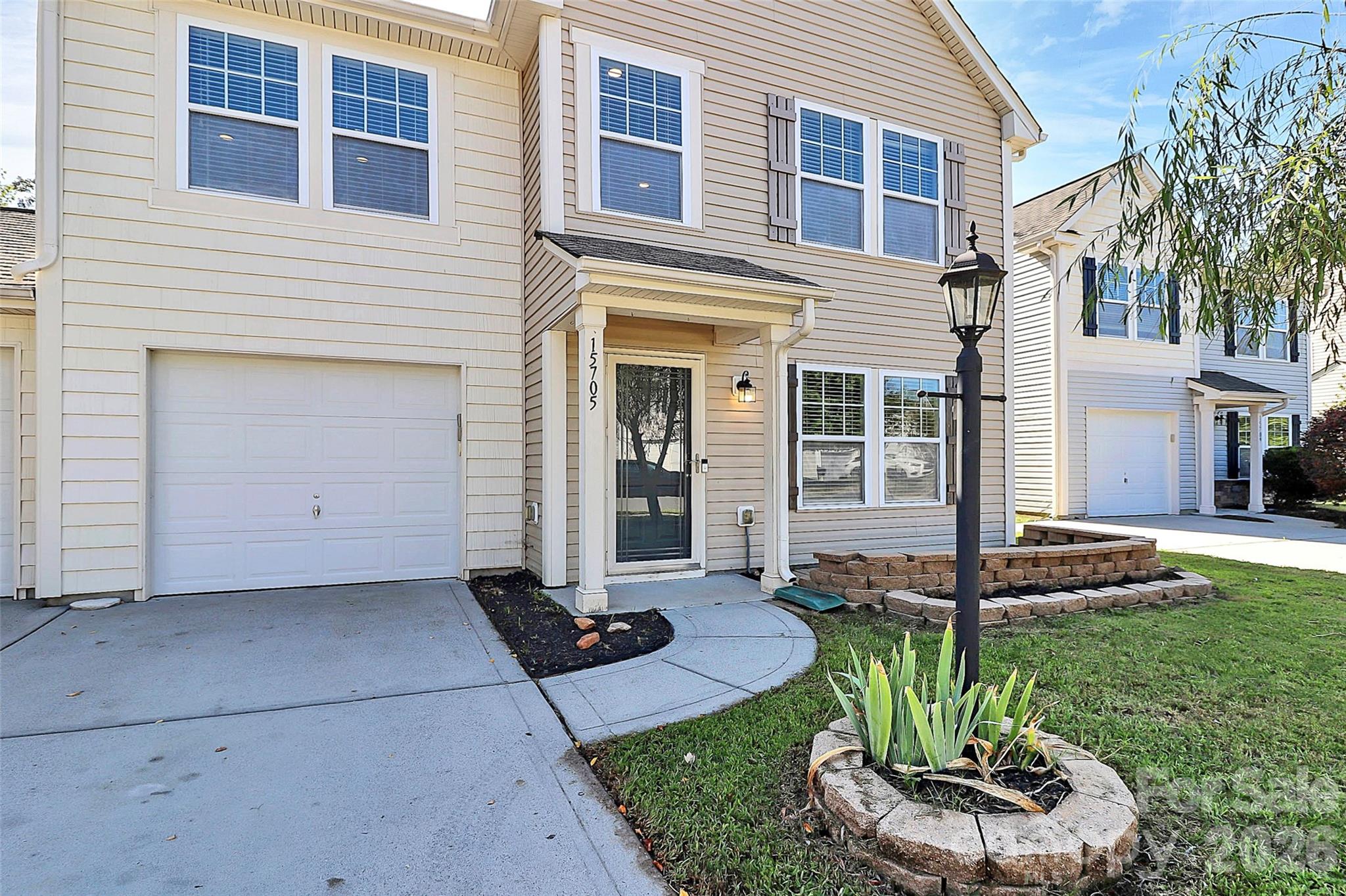 Photo 3 of 15705 Lakepoint Forest Drive, Charlotte, NC