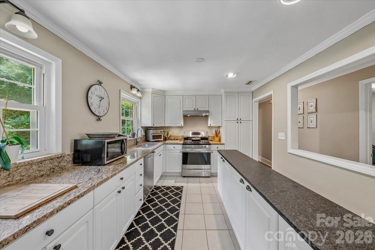Home for sale at 1135 Blueberry Lane, Charlotte, NC — photo 12 of 48