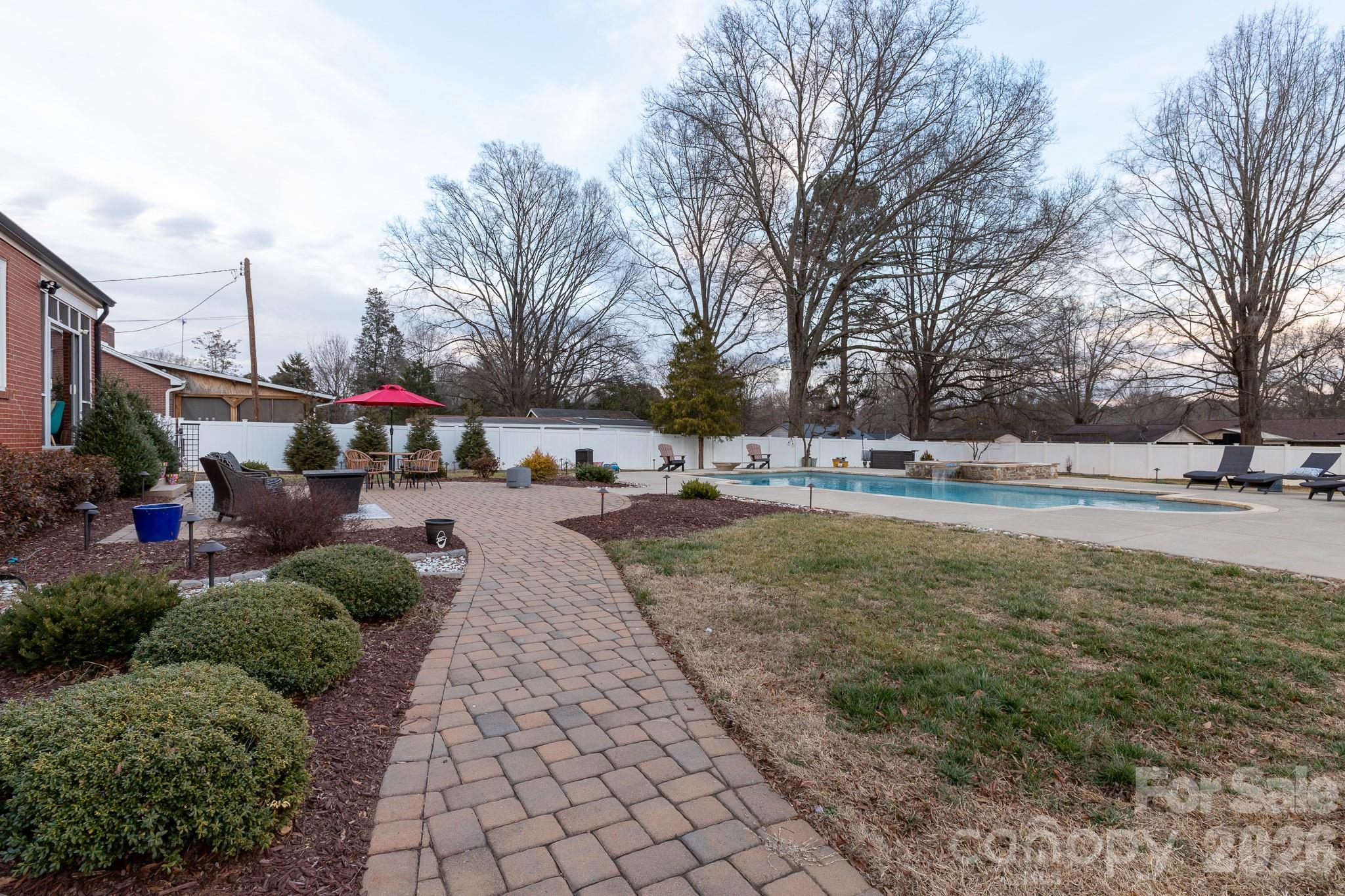 Home for sale at 813 W Mountain Street, Kings Mountain, NC — photo 9 of 38