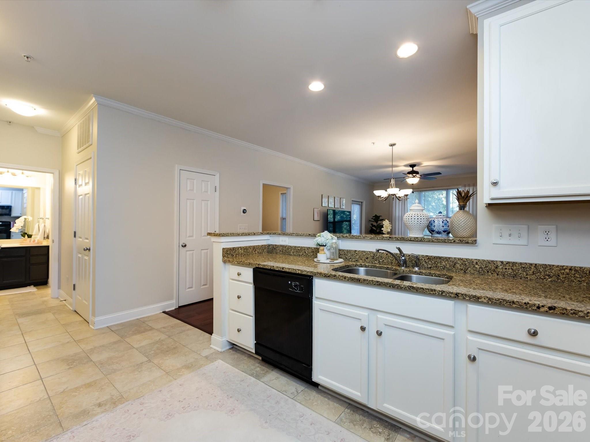 Photo 9 of 1000 E Woodlawn Road113, Charlotte, NC