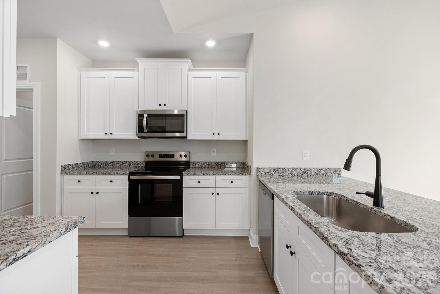 Photo 4 of 6623 Fairford Drive, Charlotte, NC